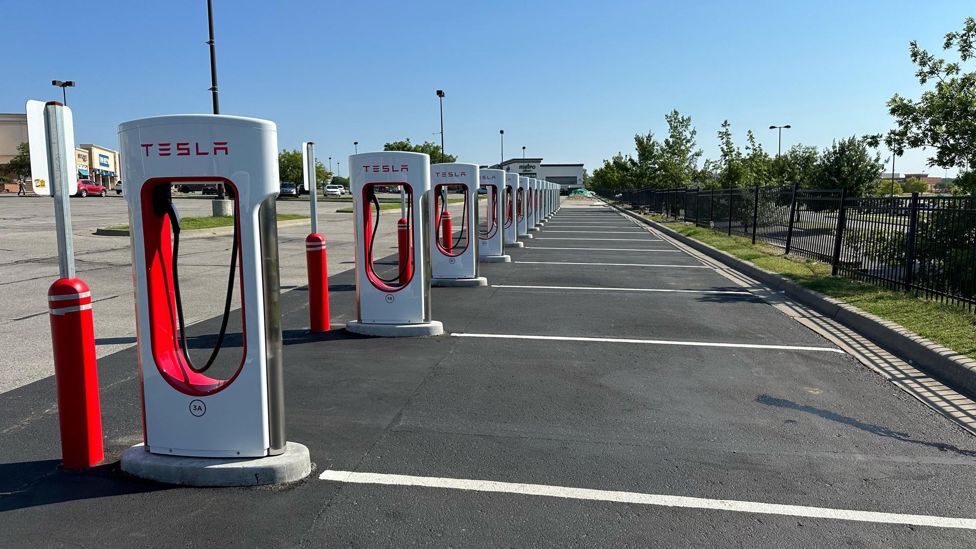 Tulsa Hills Shopping Center | Tulsa, OK | EV Station