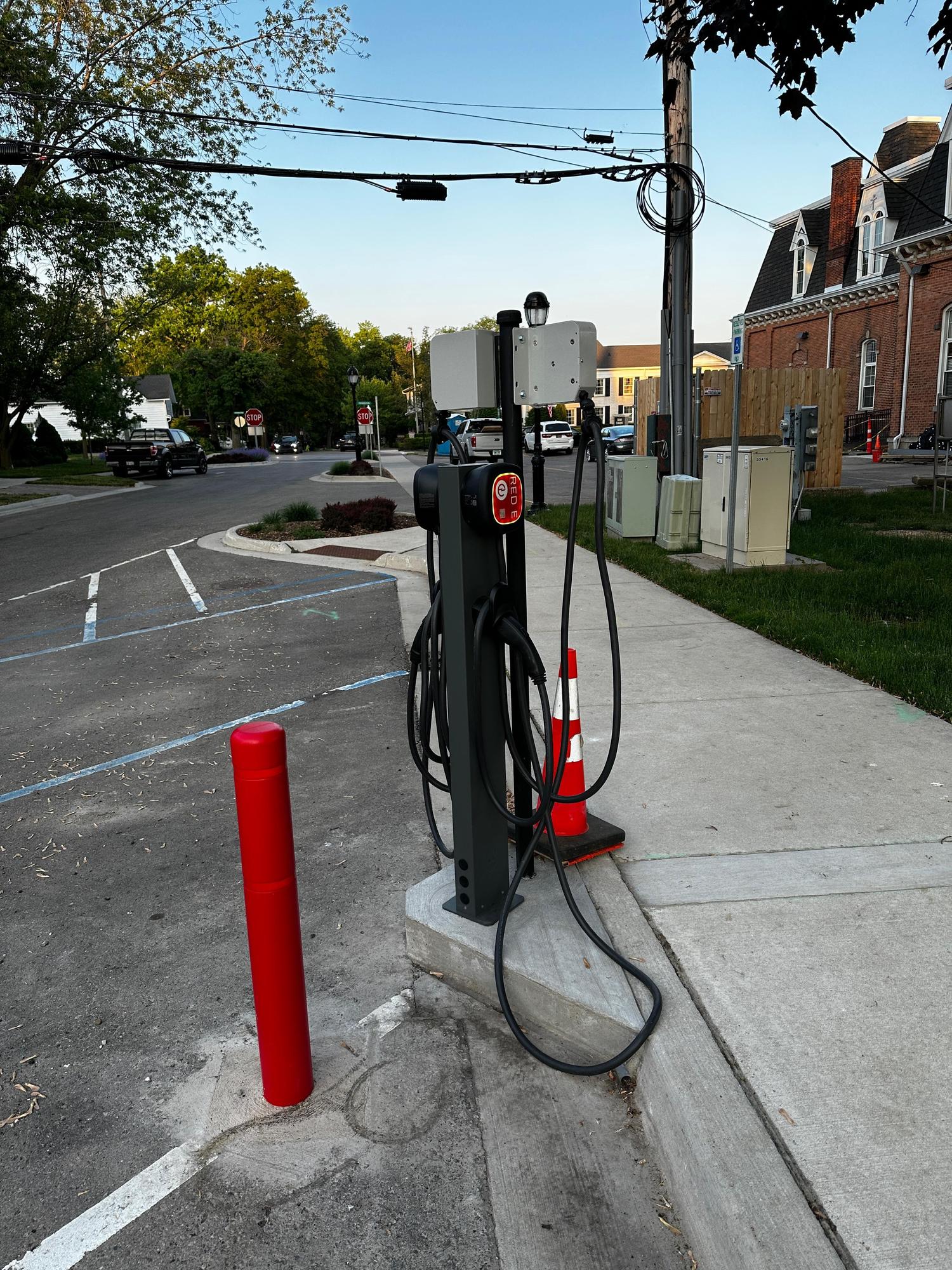 33424 Oakland St Parking | Farmington, MI | EV Station