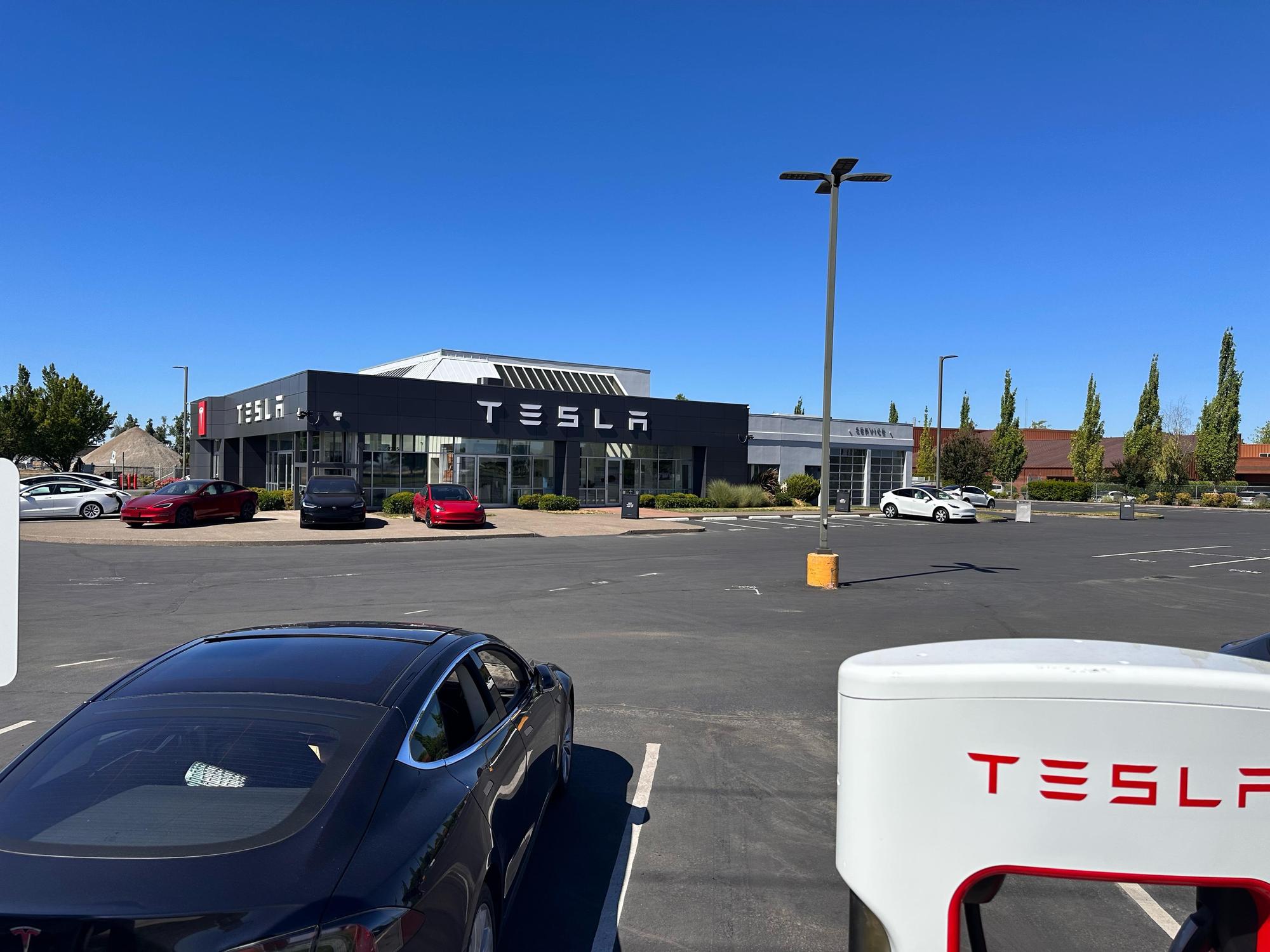 Tesla Store | Salem, OR | EV Station