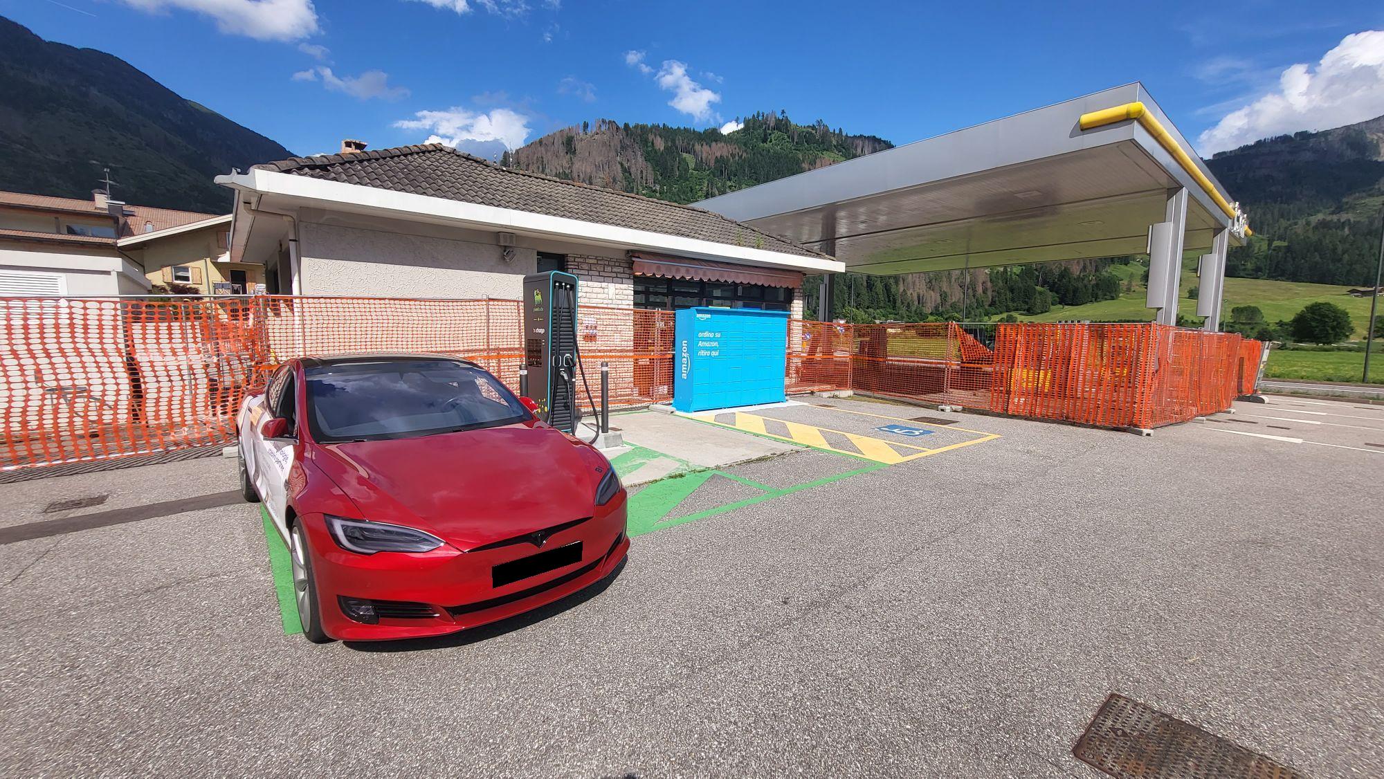 DISTRIBUTORE ENI CAMELO SERVICE Posteggio | Predazzo, Trentino-Alto ...