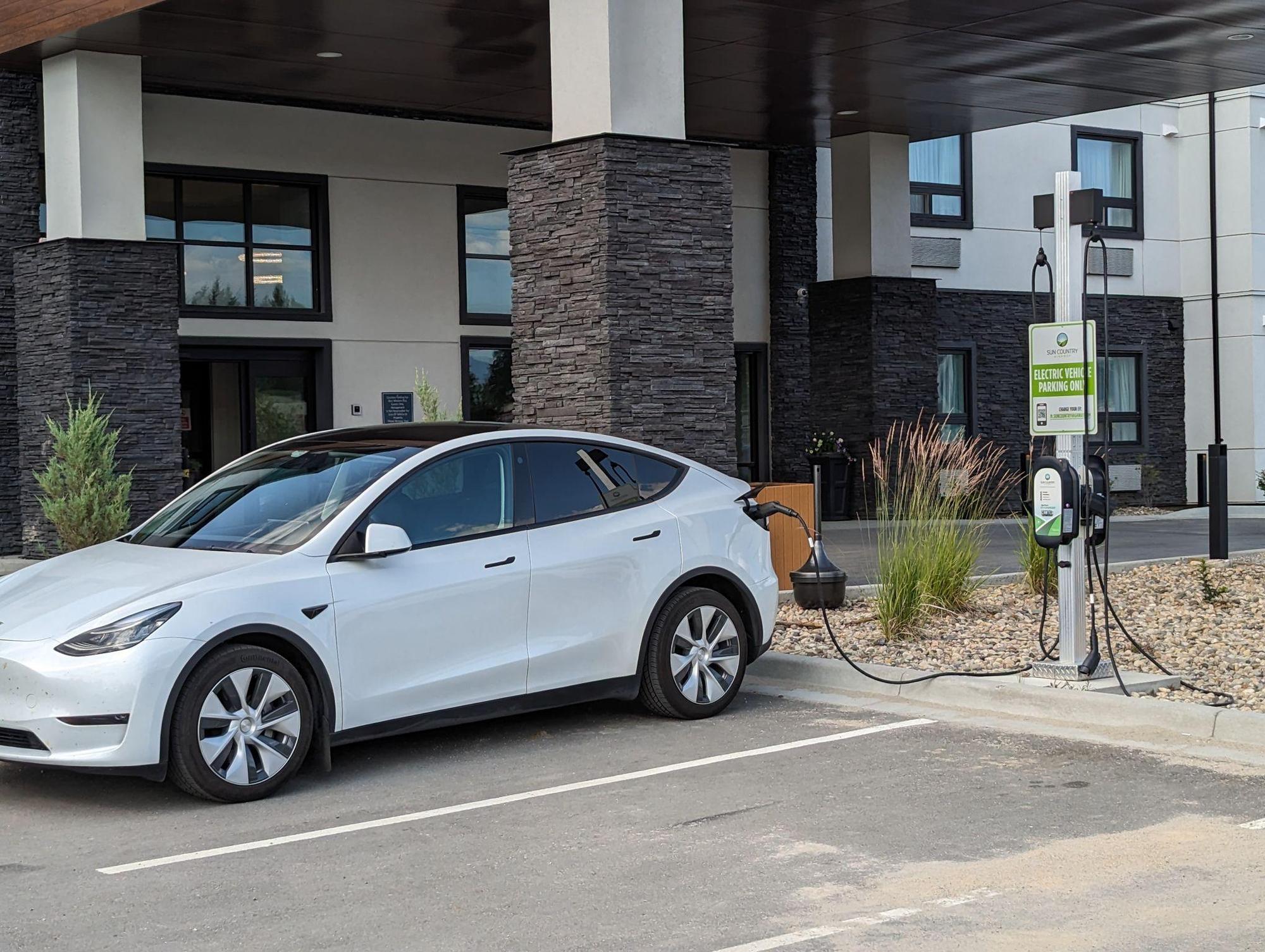 Best Western Plus Gateway to the Falls | Clearwater, BC | EV Station