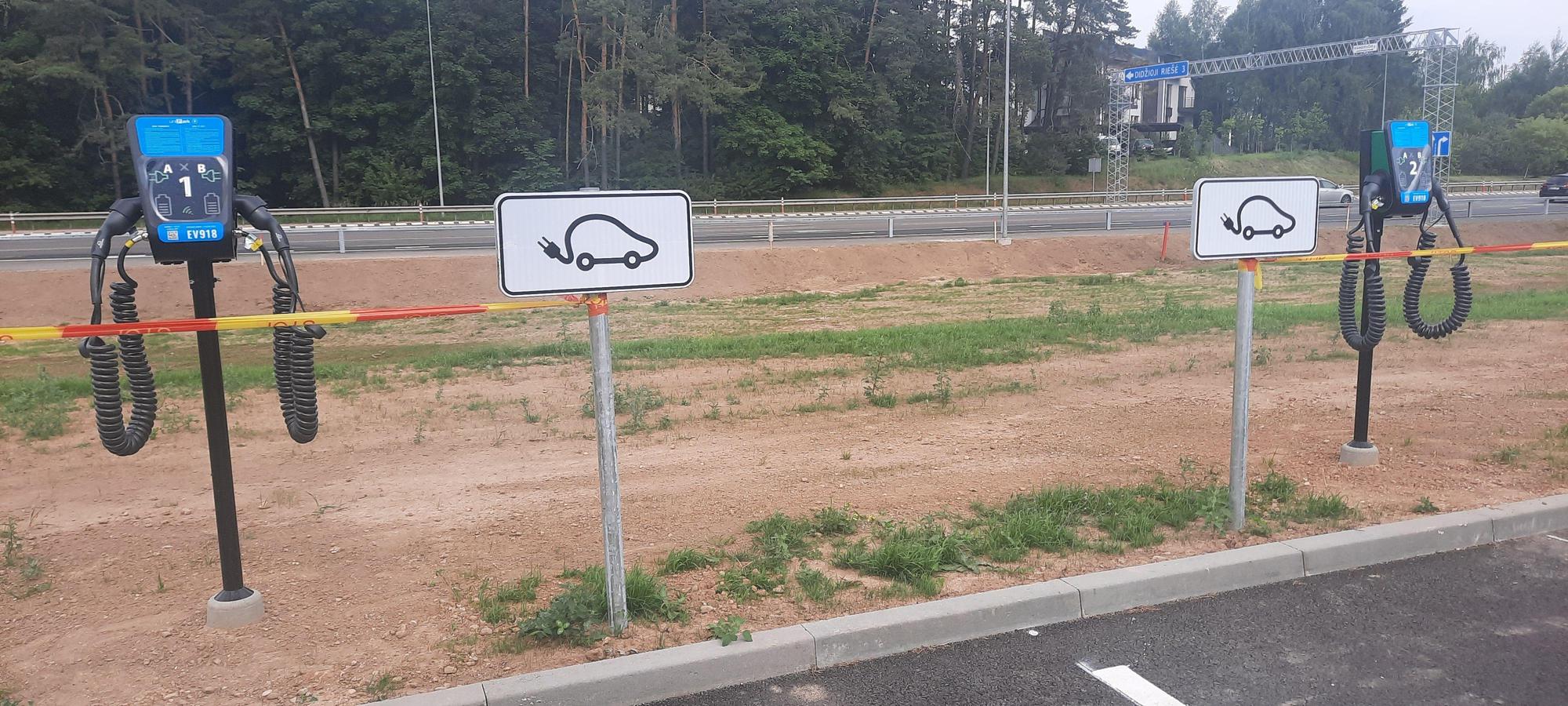 UNA Senukai | UniPark | Vilnius, Vilniaus apskr. | EV Station
