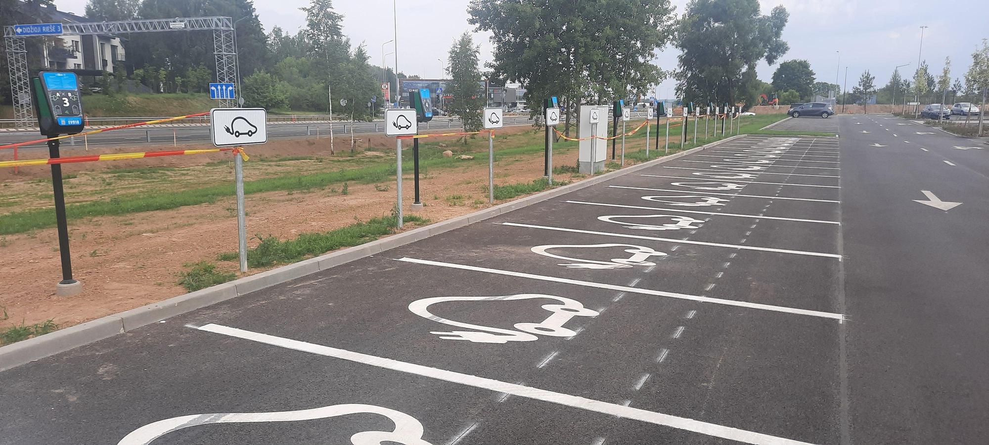 UNA Senukai | UniPark | Vilnius, Vilniaus apskr. | EV Station