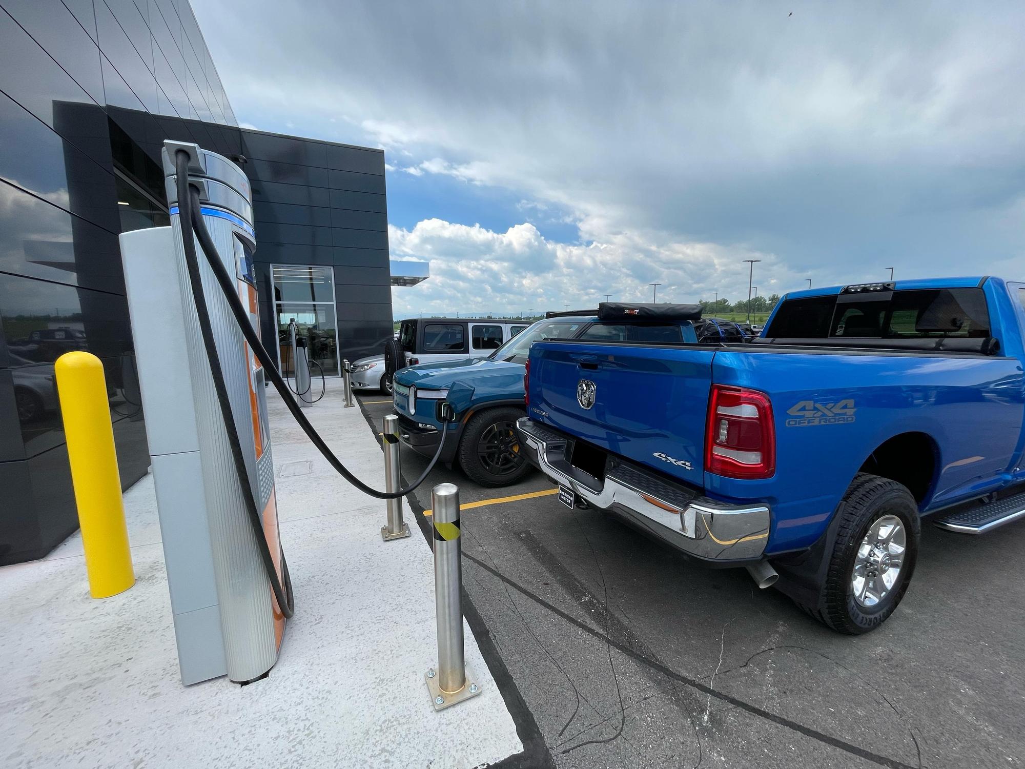 Sheridan Motor Jeep | Sheridan, WY | EV Station
