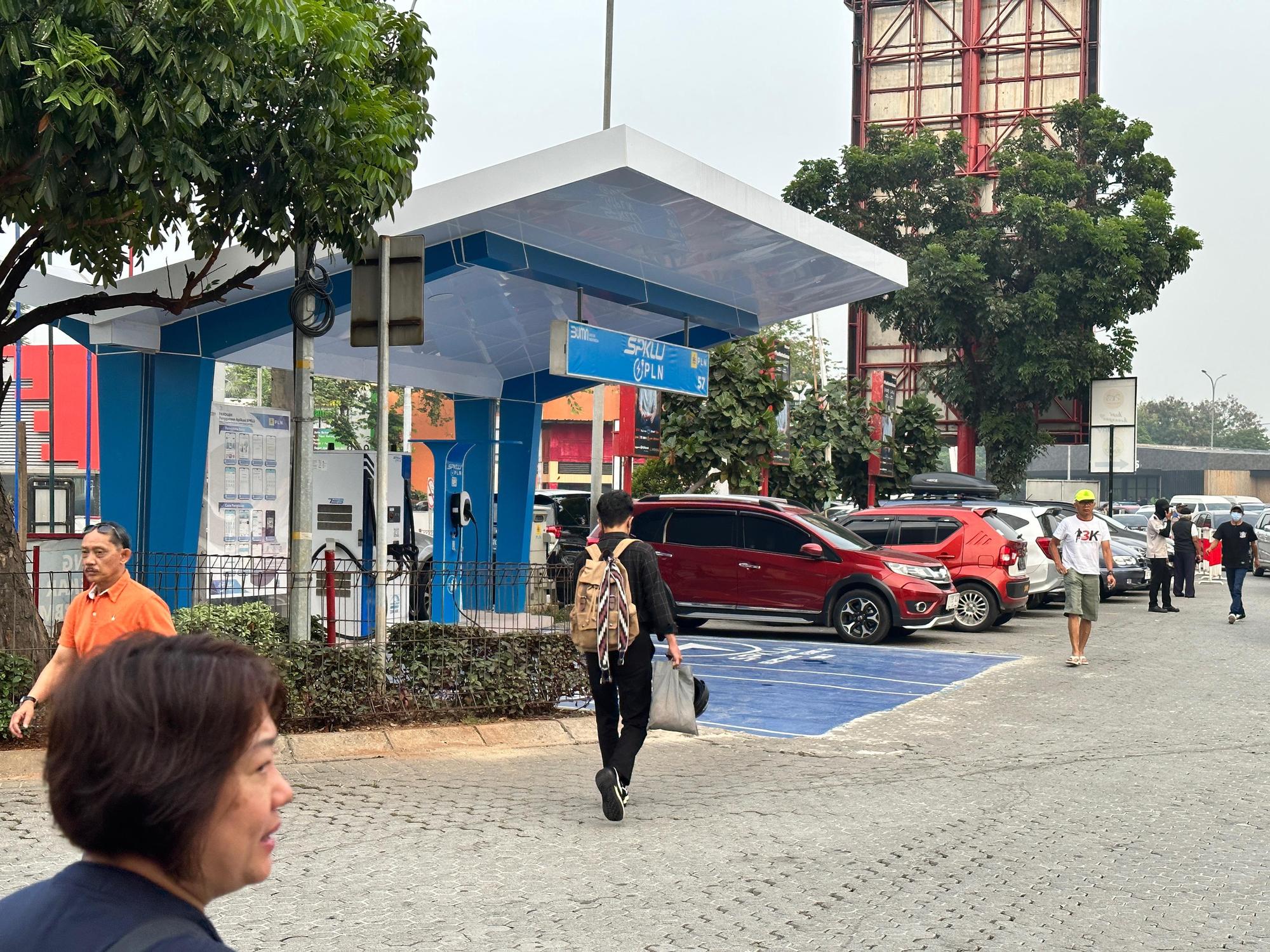 SPKLU Rest Area KM 57 A Ruas Jakarta - Cikampek (Station 1) | Kamojing, Jl. Tol Jakarta ...