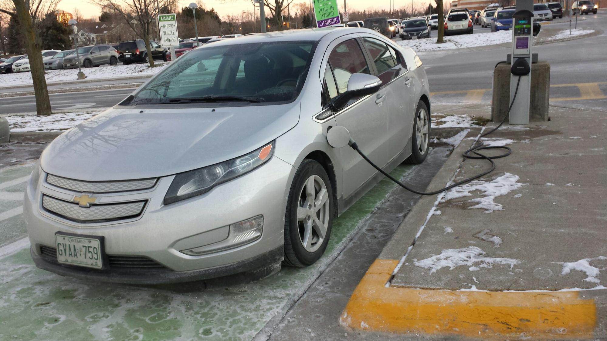 Mapleview Shopping Centre - Laura | Burlington, ON | EV Station