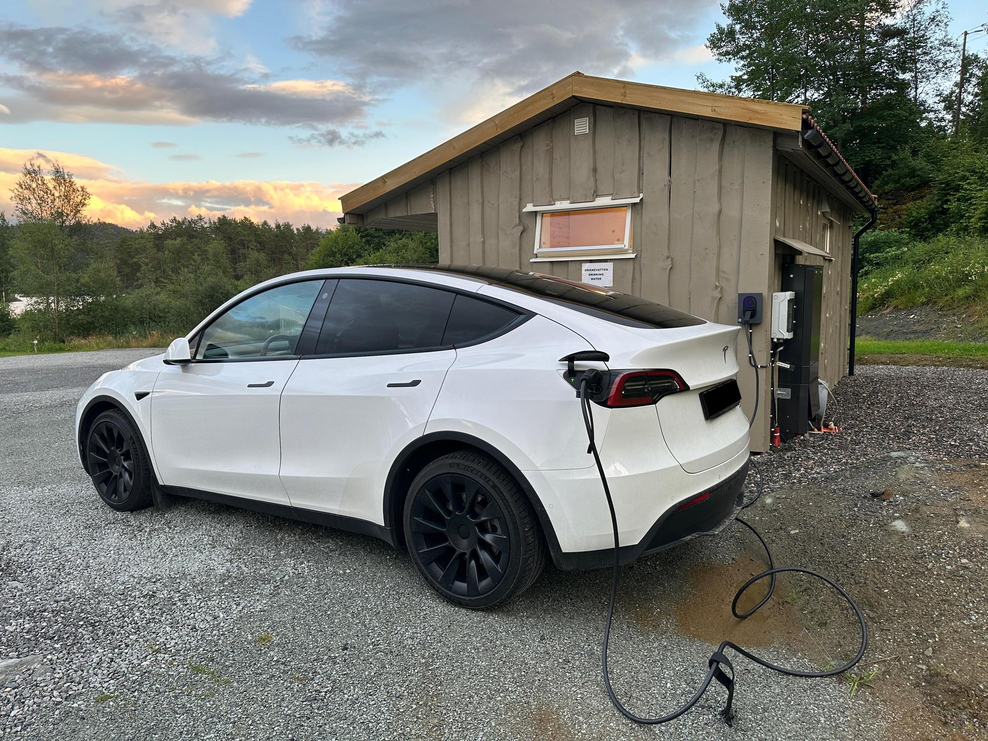 Røyrane Camping | Ølvesvegen 211, 5635 Hatlestrand, Norway | EV Station