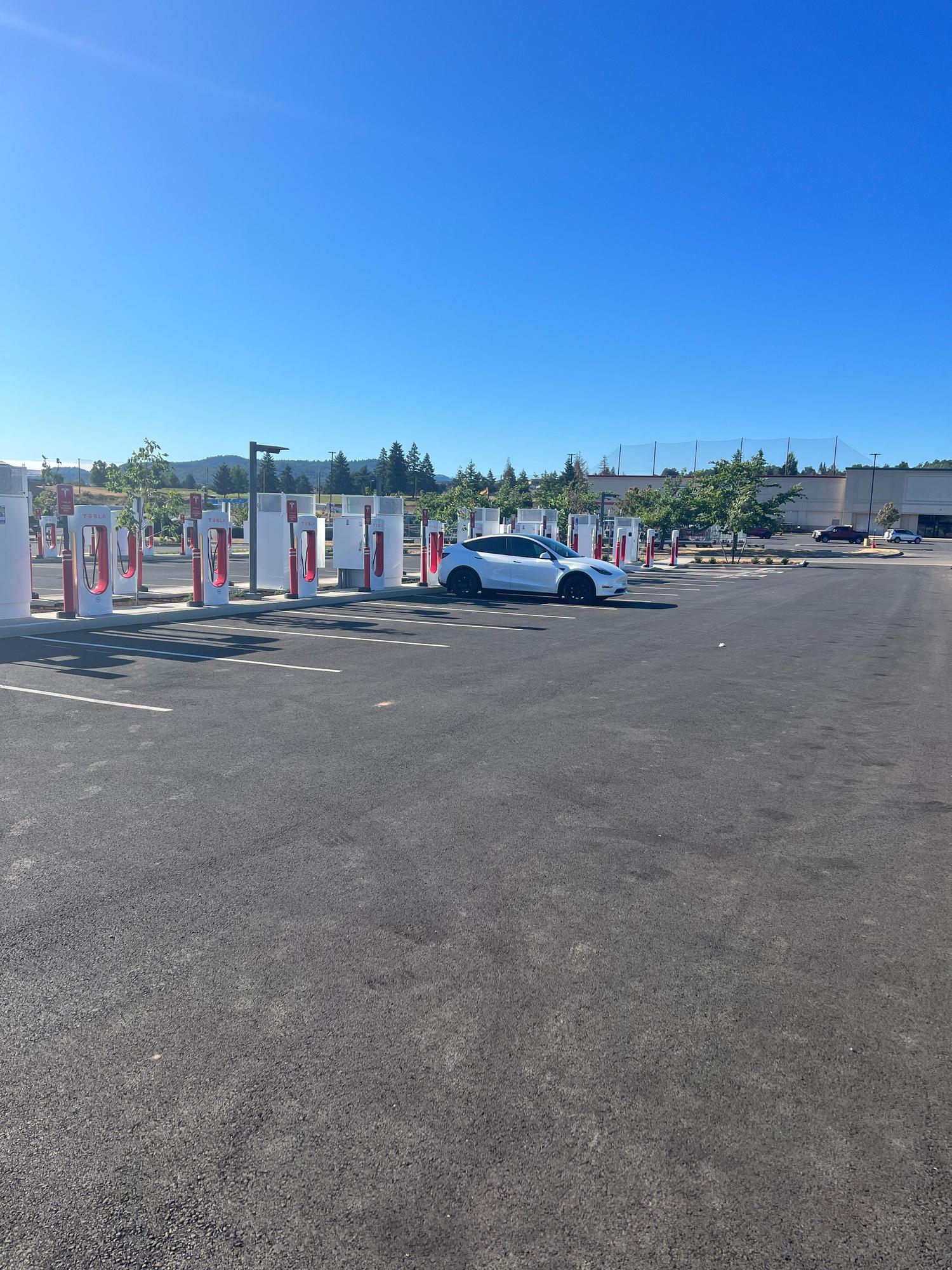 Clover Leaf Loop Parking Lot | Sutherlin, OR | EV Station