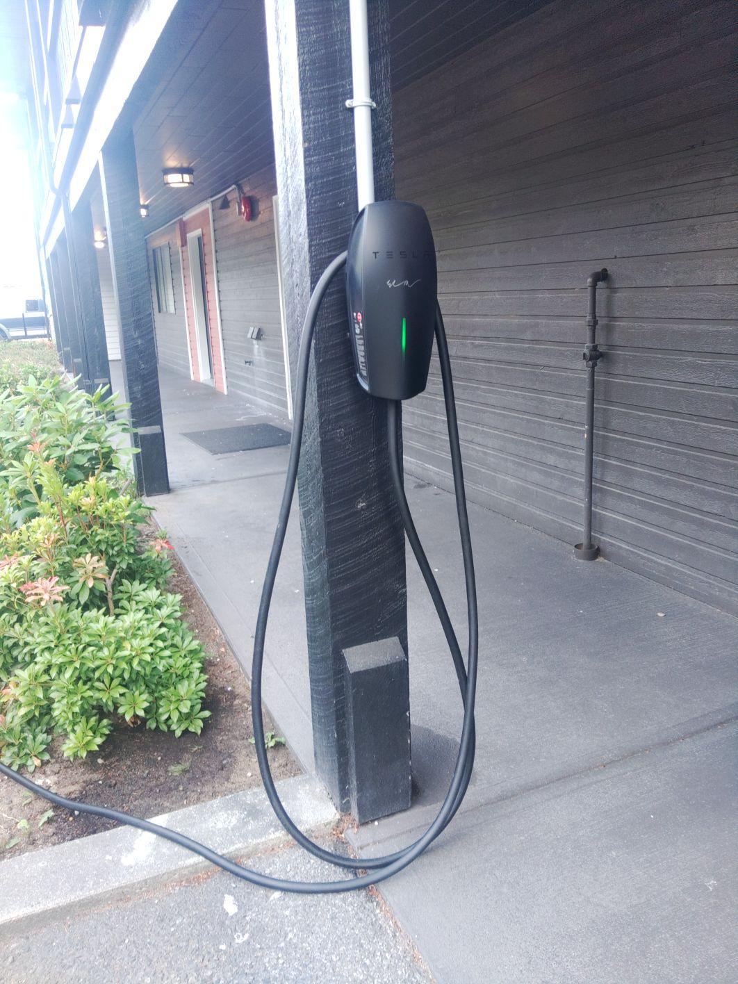 The Oceanside a Coast Hotel | Sechelt, BC | EV Station