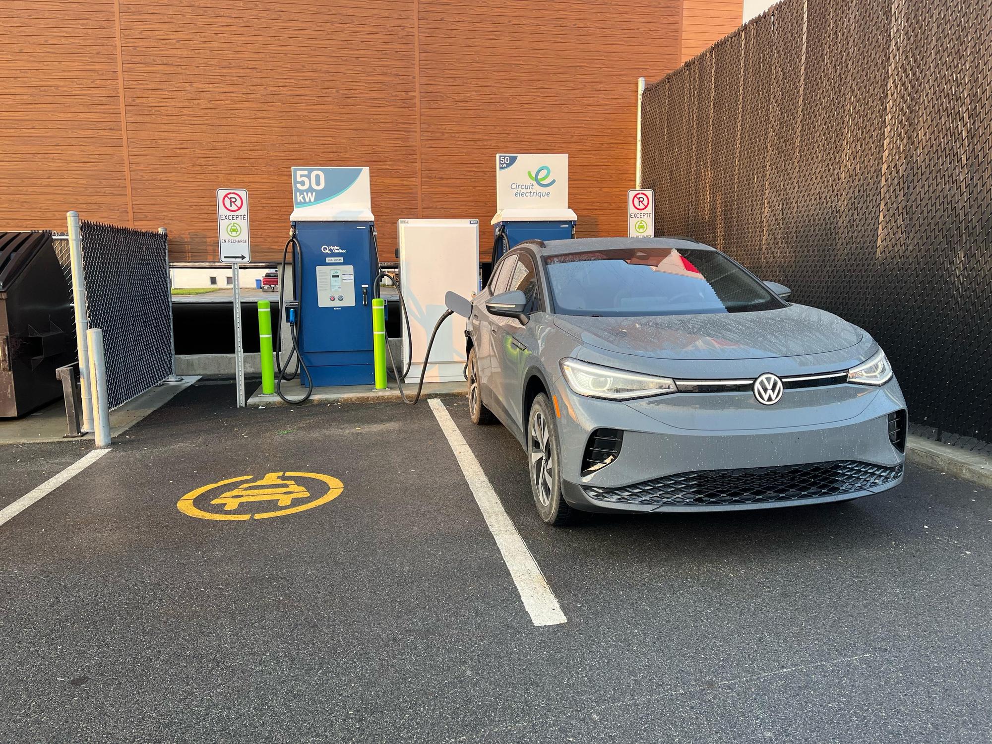 SAQ IGA | Chibougamau, QC | EV Station