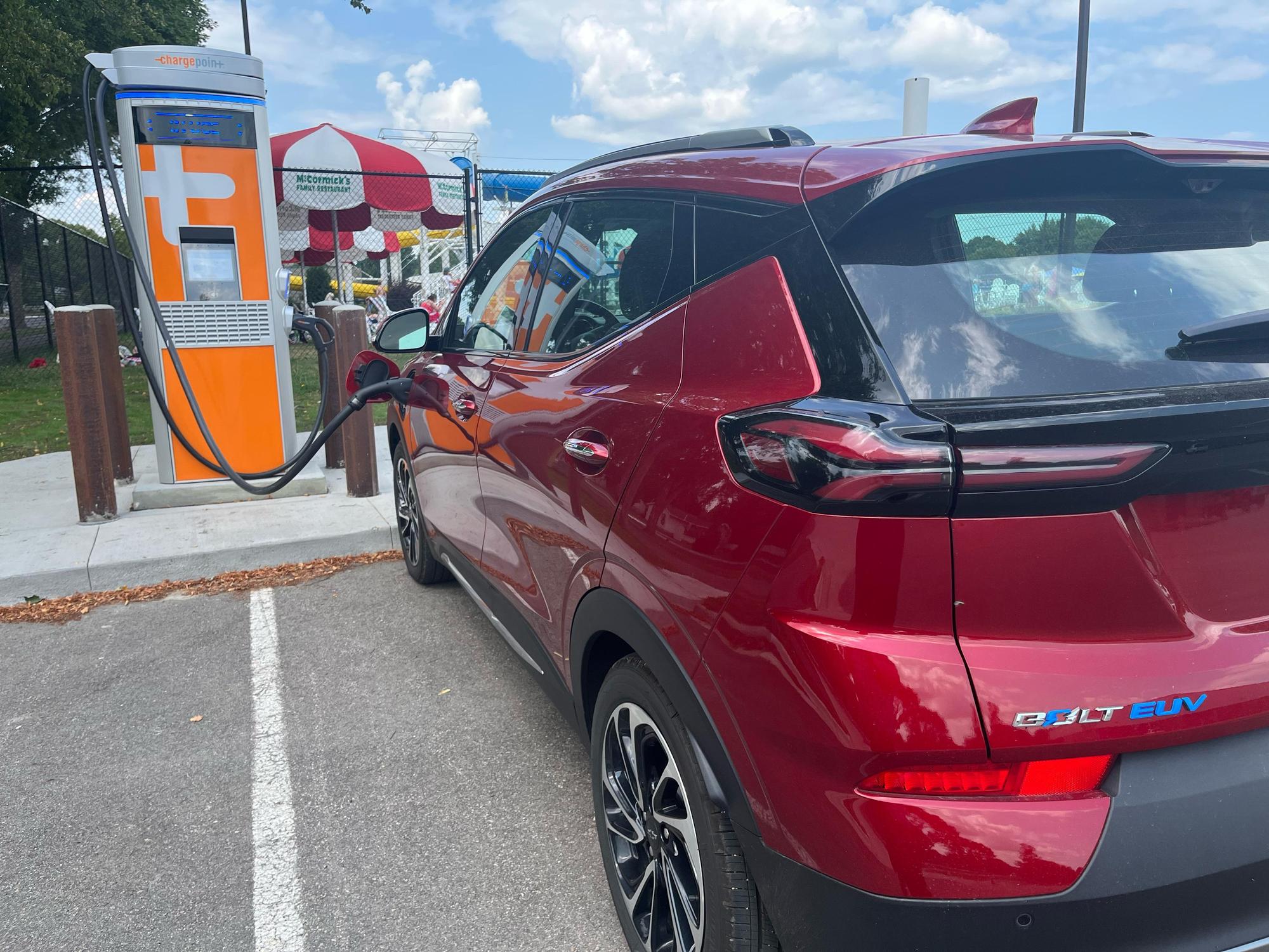 Hutchinson Recreation Center | Hutchinson, MN | EV Station