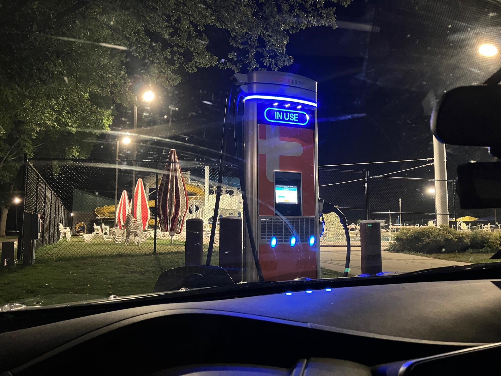 Hutchinson Recreation Center | Hutchinson, MN | EV Station