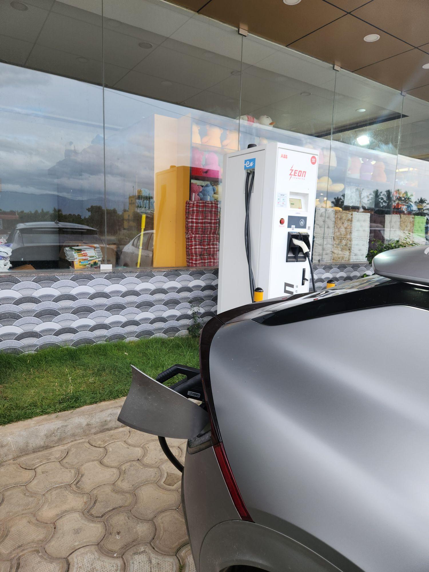 Zeon Charging - Fast charger DC 120 kW Dual CCS 2 gun Charger | Aasai ...