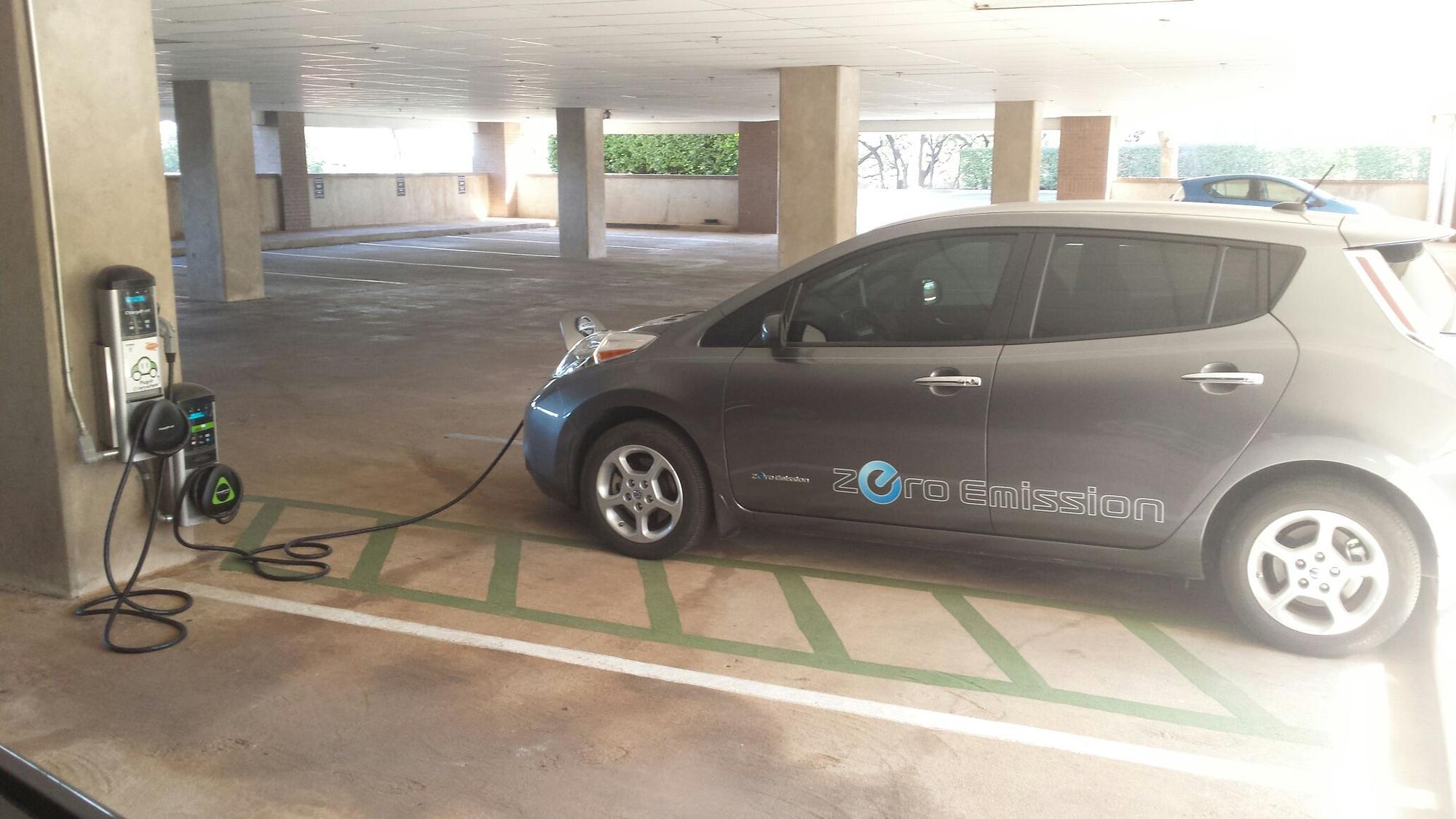 KKMJ - Garage | Austin, TX | EV Station