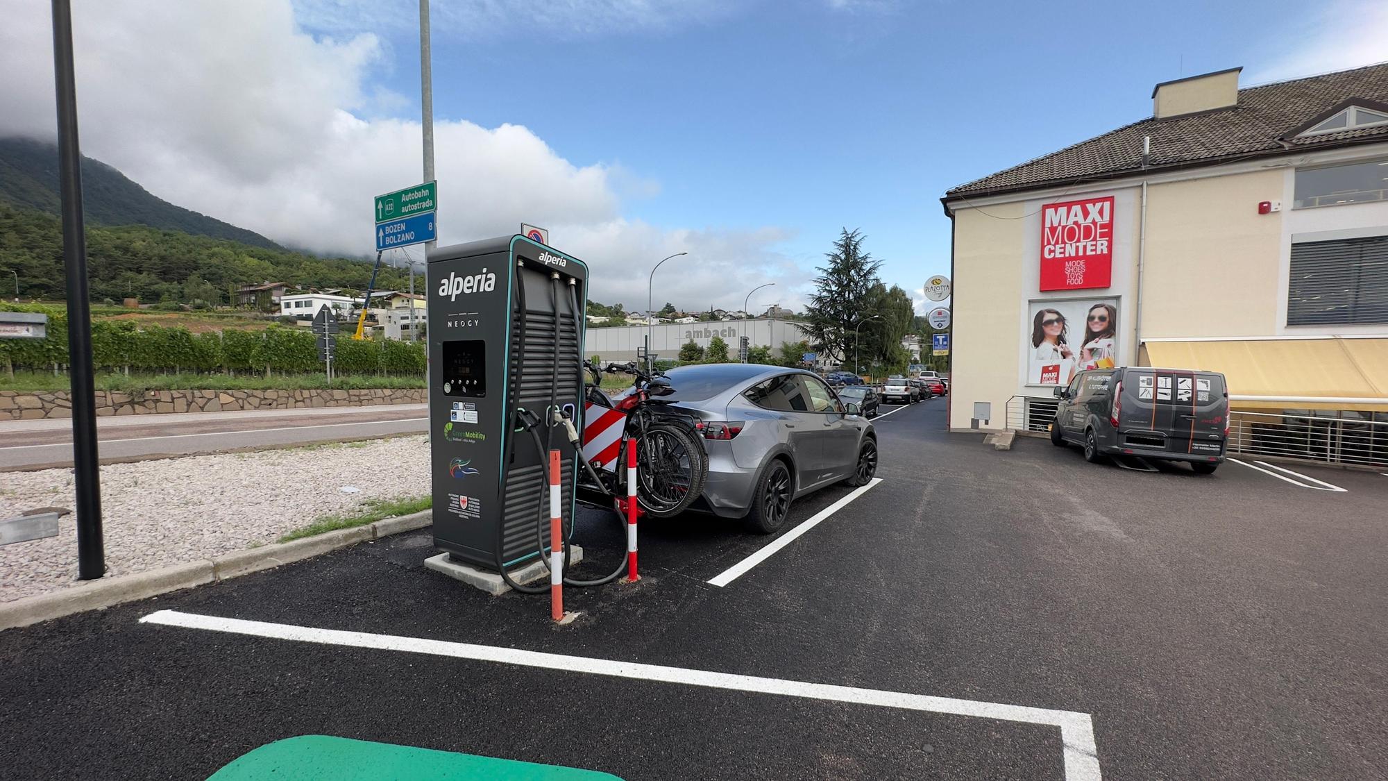Neogy Maxi Mode Center | Appiano sulla Strada del Vino BZ Via Caldaro ...