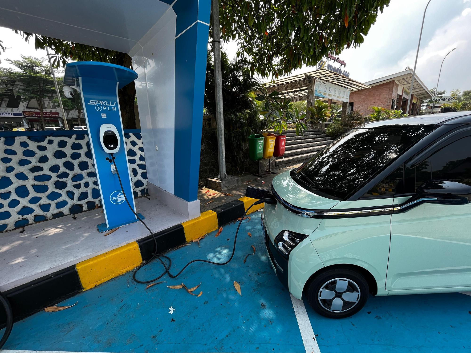 SPKLU PLN Rest Area Travoy 88B Cipularang (Arah Jakarta) | 9CWF+HCQ ...