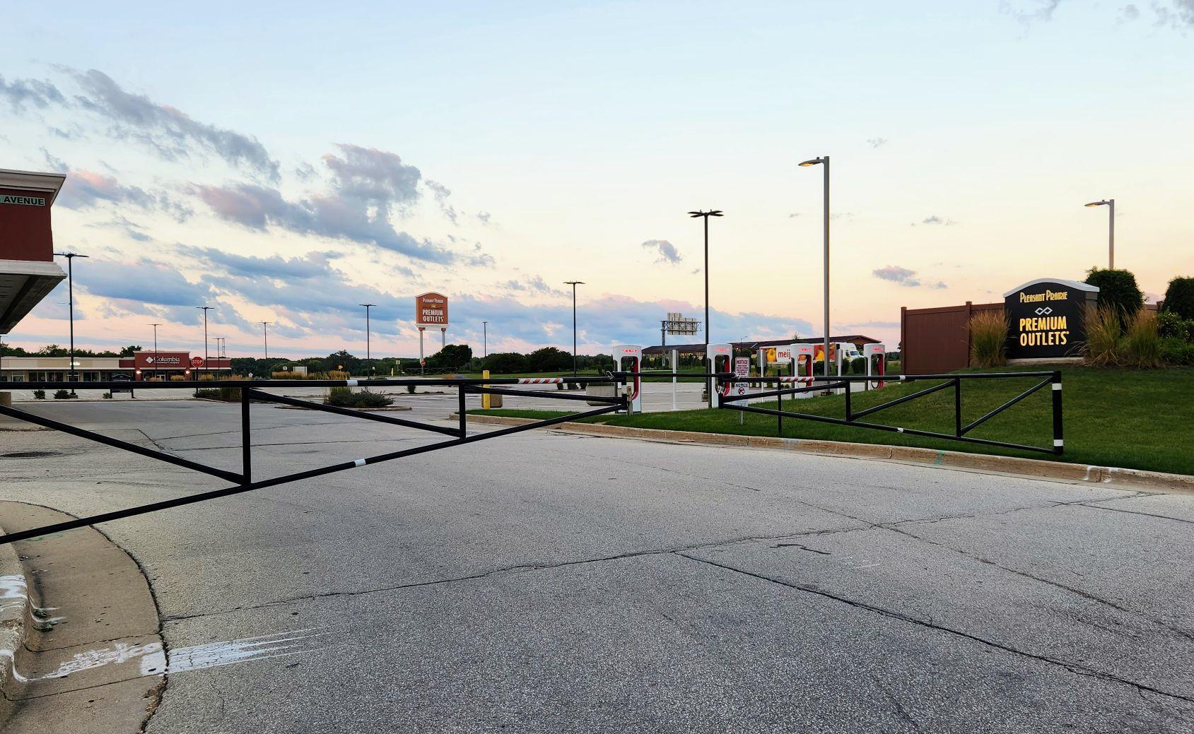 Pleasant Prairie Premium Outlets | Pleasant Prairie, WI | EV Station