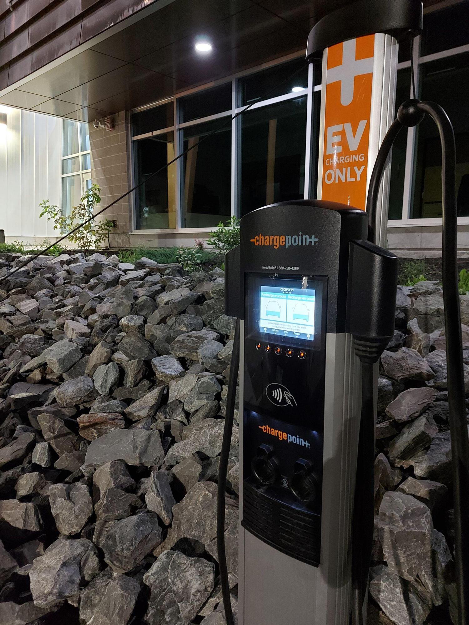 Polyvalente Le Carrefour | Val-d'Or, QC | EV Station