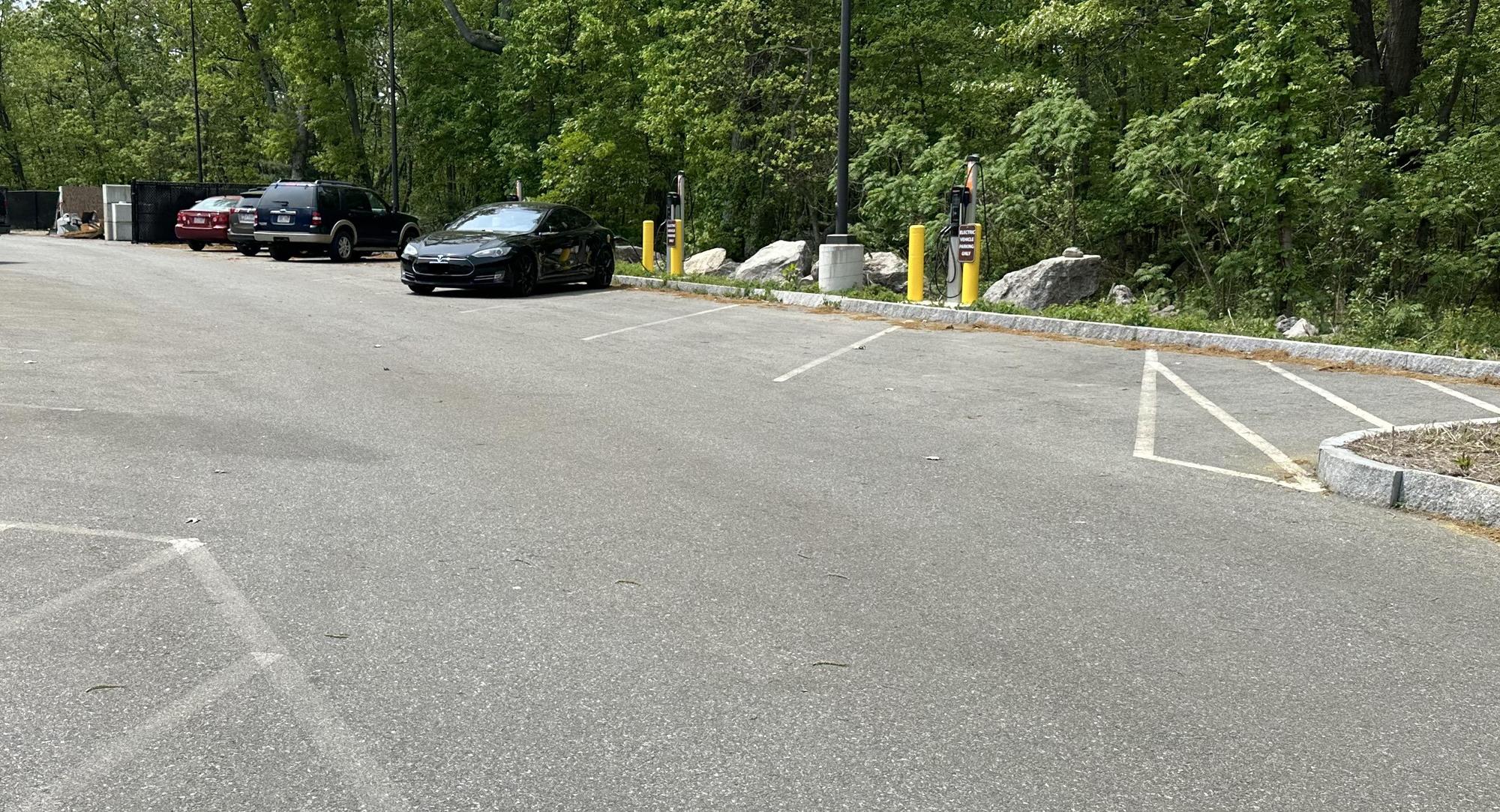 Boston College - 300 Hammond Pond Pkwy | Newton, MA | EV Station