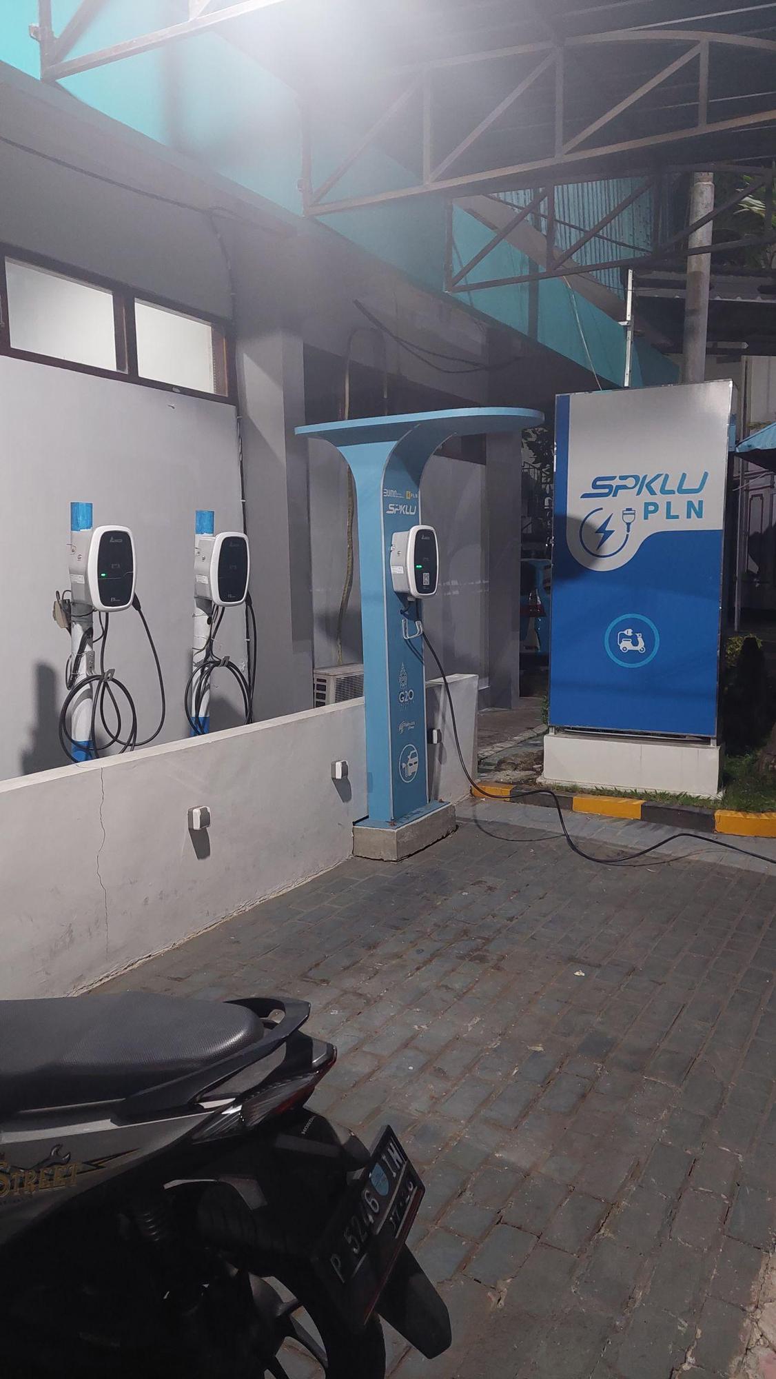SPKLU UP3 PLN JEMBER | Jl. Gajah Mada No.198, Kaliwates, Kec. Kaliwates ...