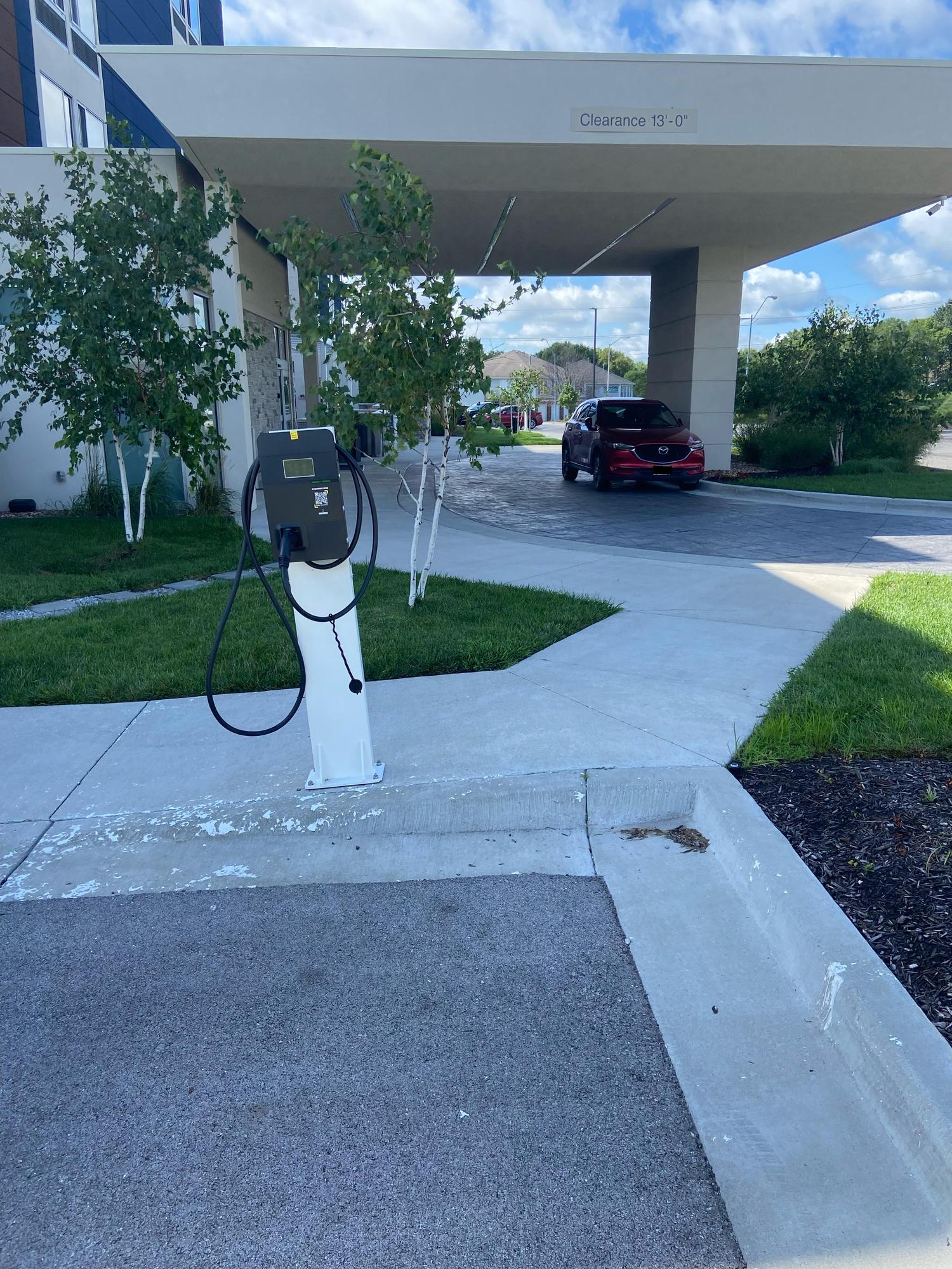 SpringHill Suites by Marriott Kansas City Airport | KCMO, MO | EV Station