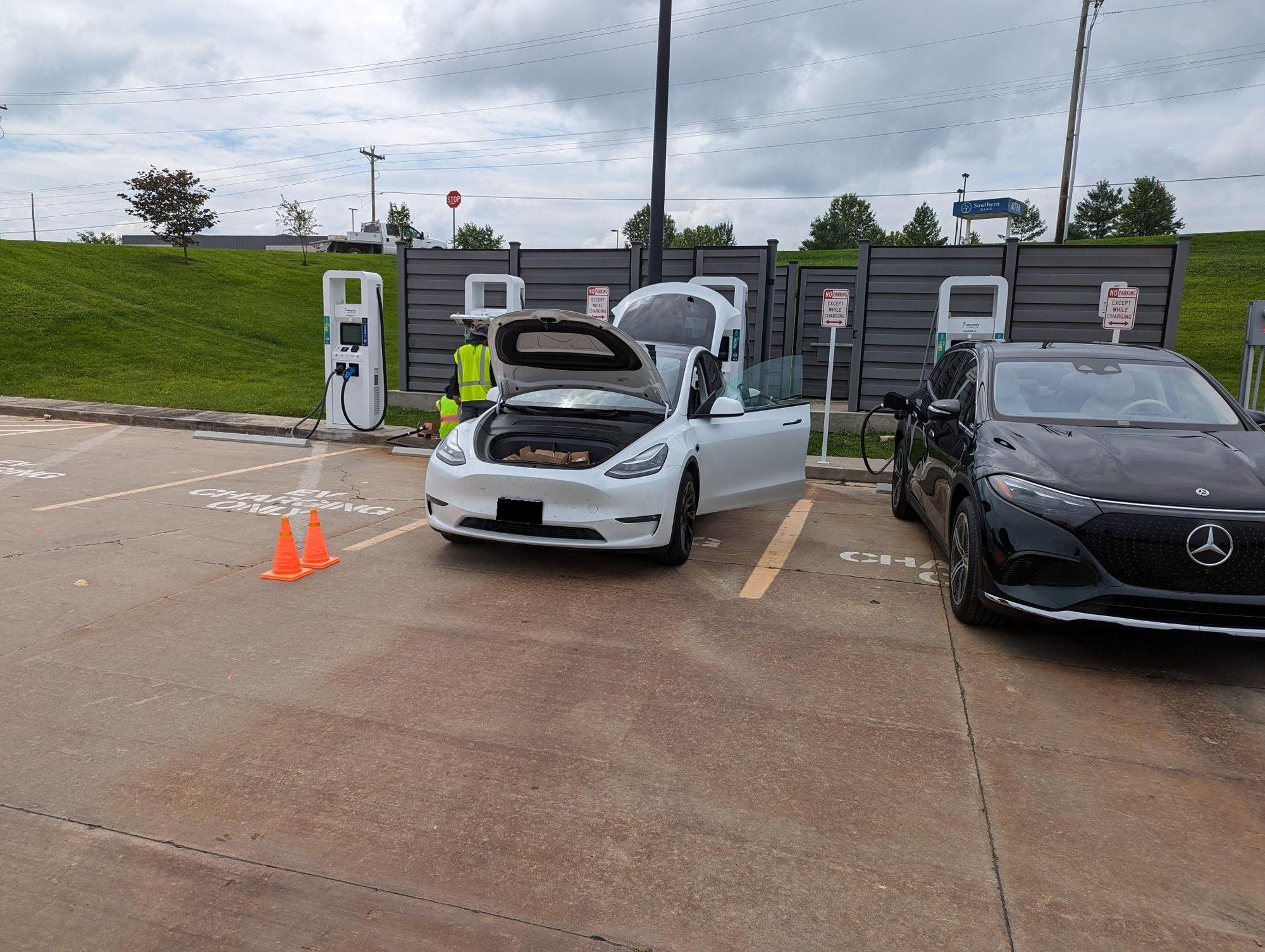 Walmart Supercenter | Boonville, MO | EV Station