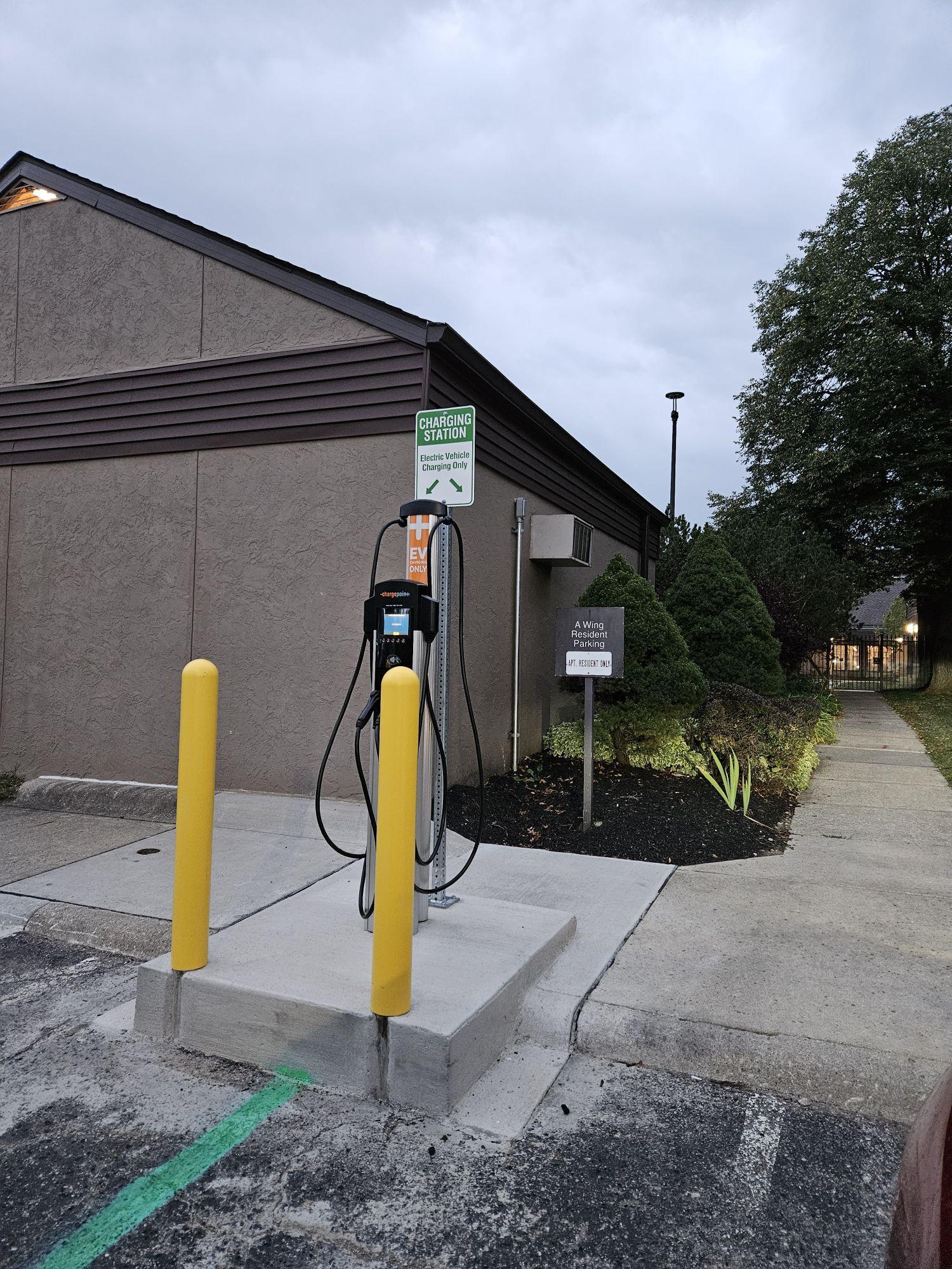 A-Wing Unit / Westerwood | Columbus, OH | EV Station