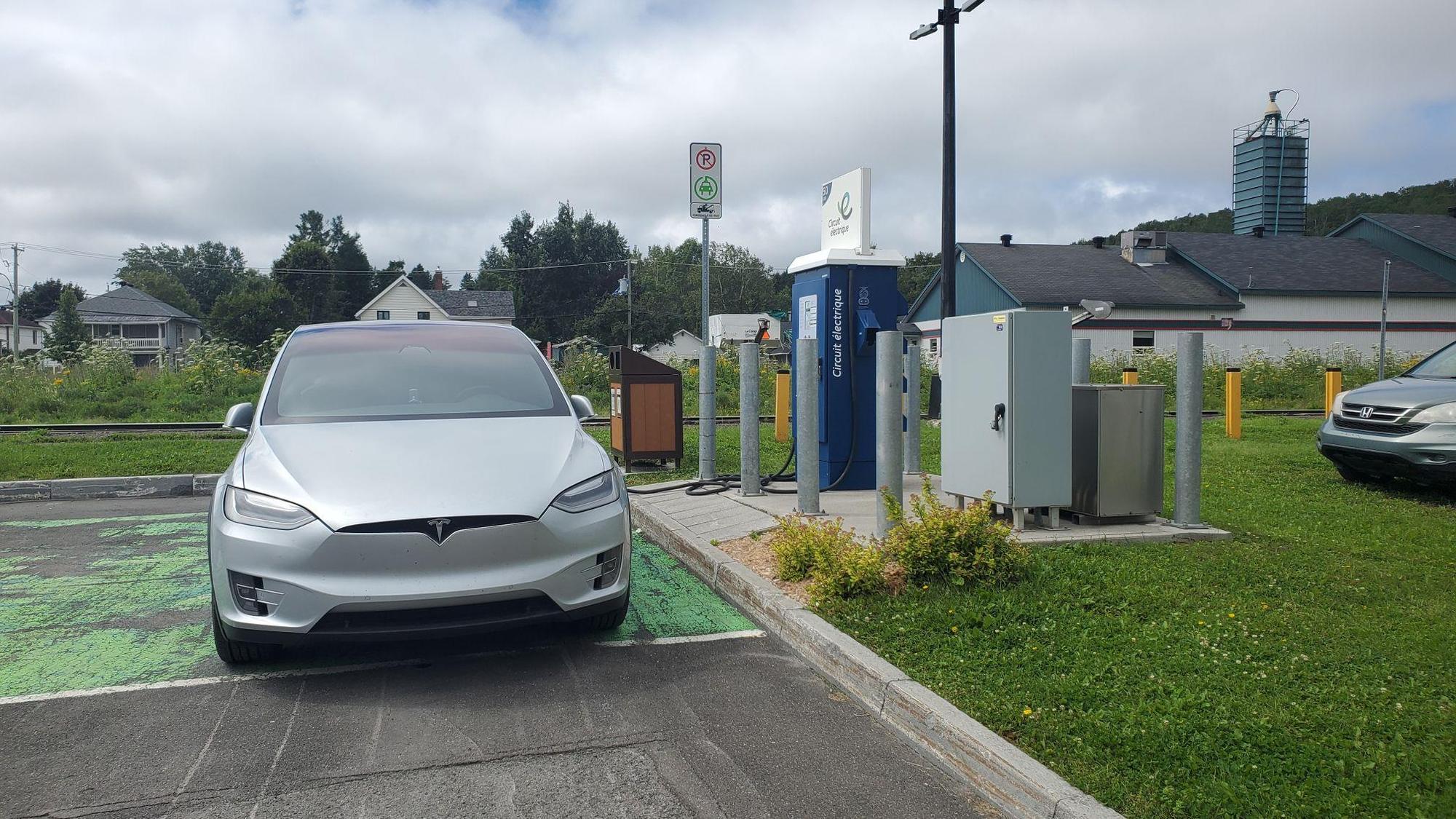 Bureau d'accueil touristique Amqui | Amqui, QC | EV Station