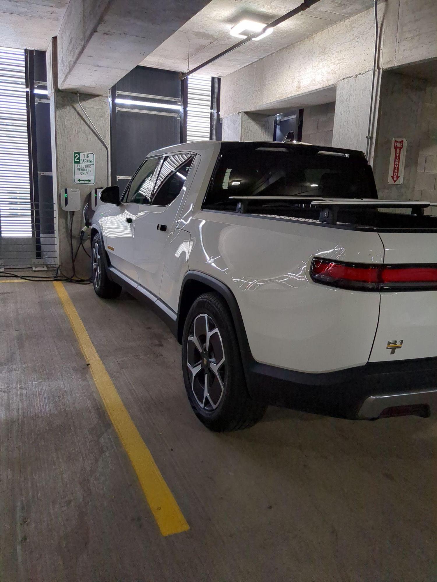 The Sinclair Garage | Chicago, IL | EV Station