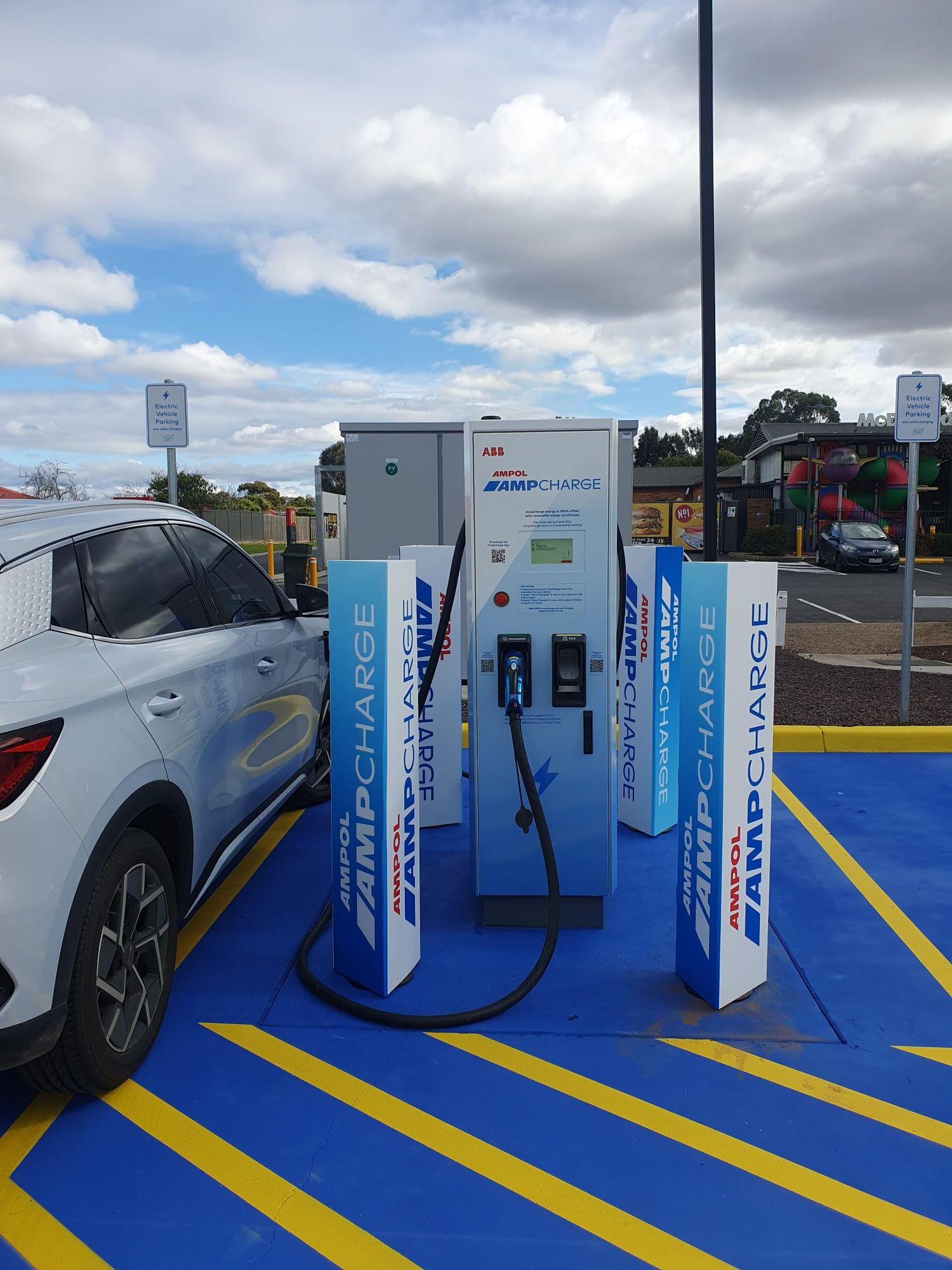 Ampol Foodary Hillside | Hillside, VIC | EV Station
