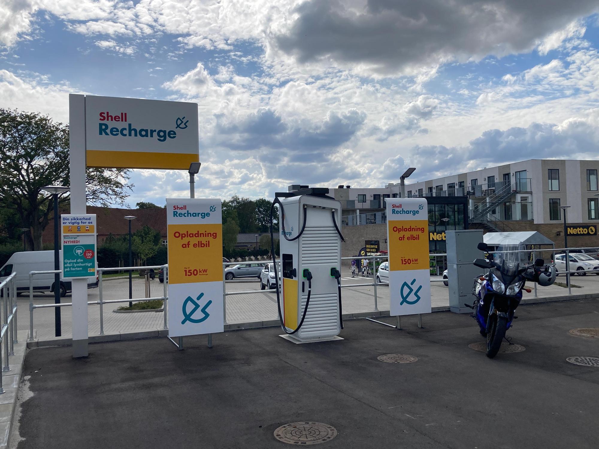 Shell Hinnerup | Århusvej 56, 8382 Hinnerup, Denmark | EV Station