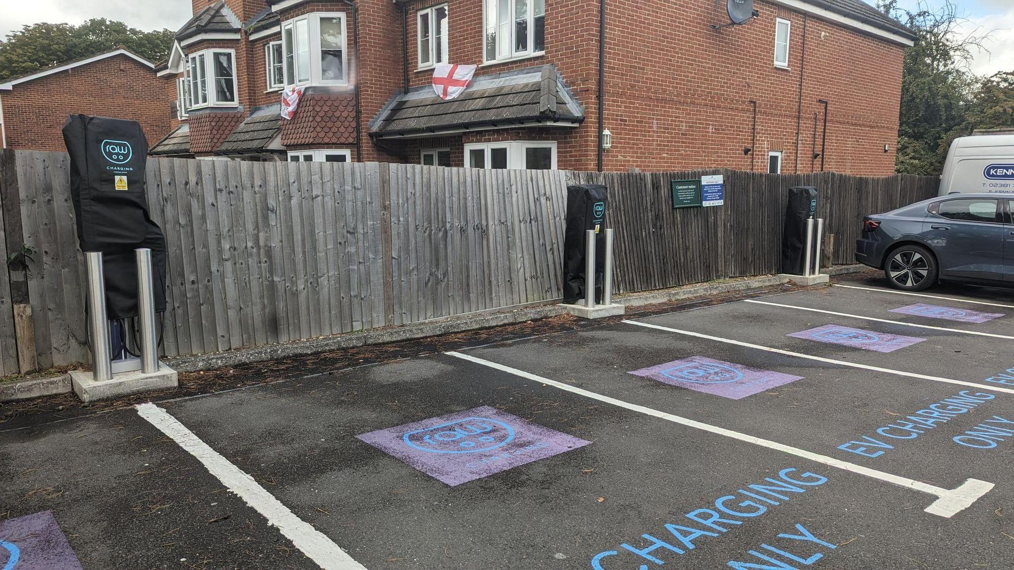 Testwood Pub | Totton, England | EV Station