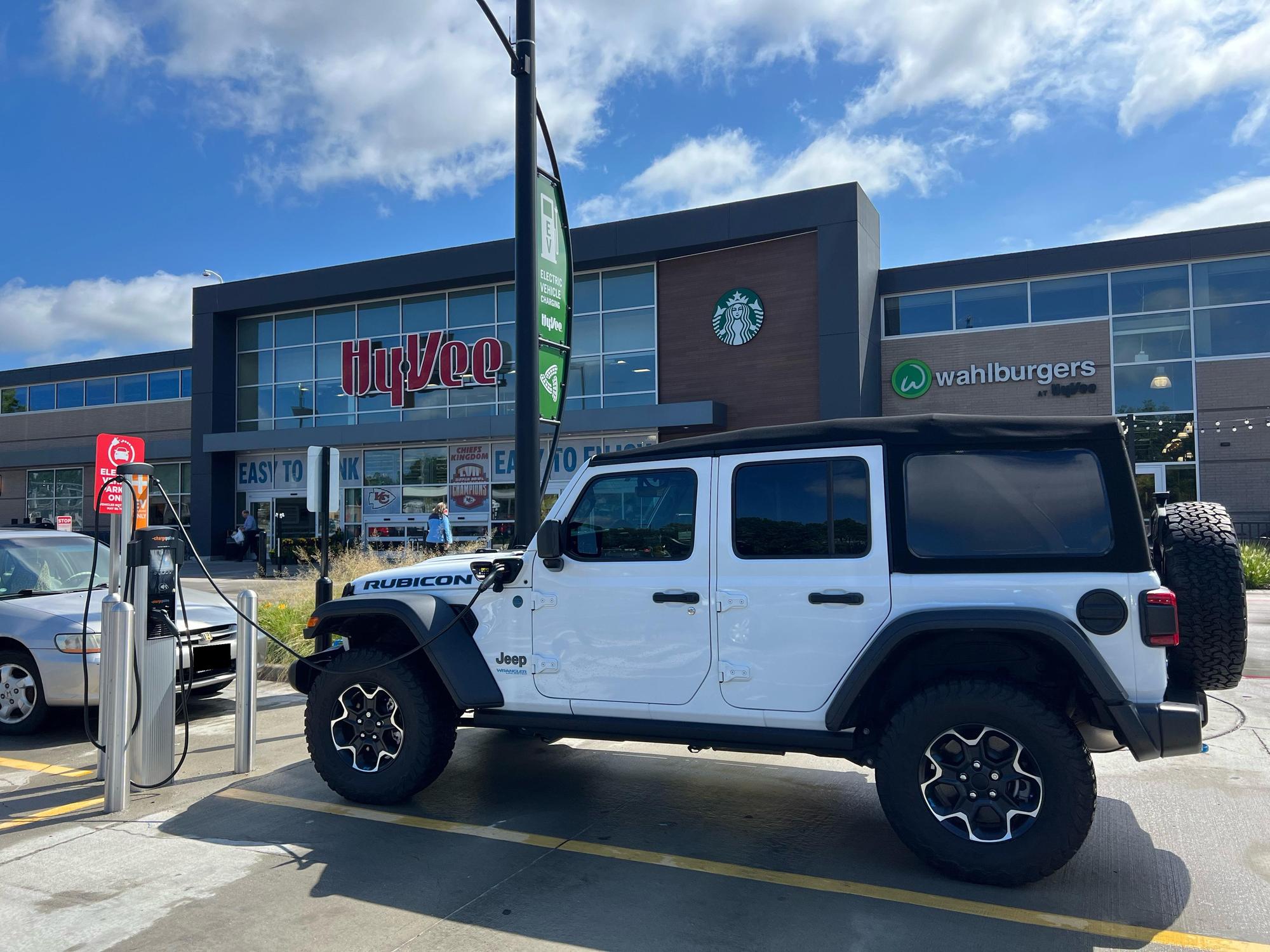 Hy-Vee Springfield MO 2 S | Springfield, MO | EV Station