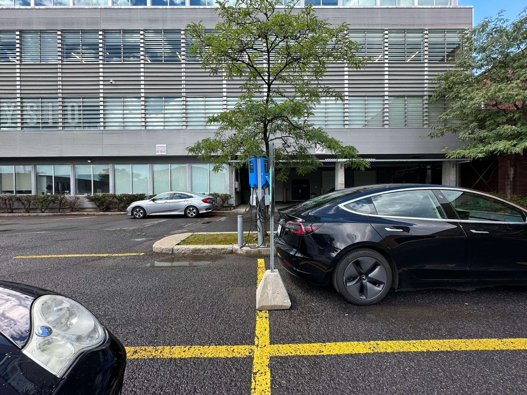 Clinique Médicale Angus | Montréal, QC | EV Station