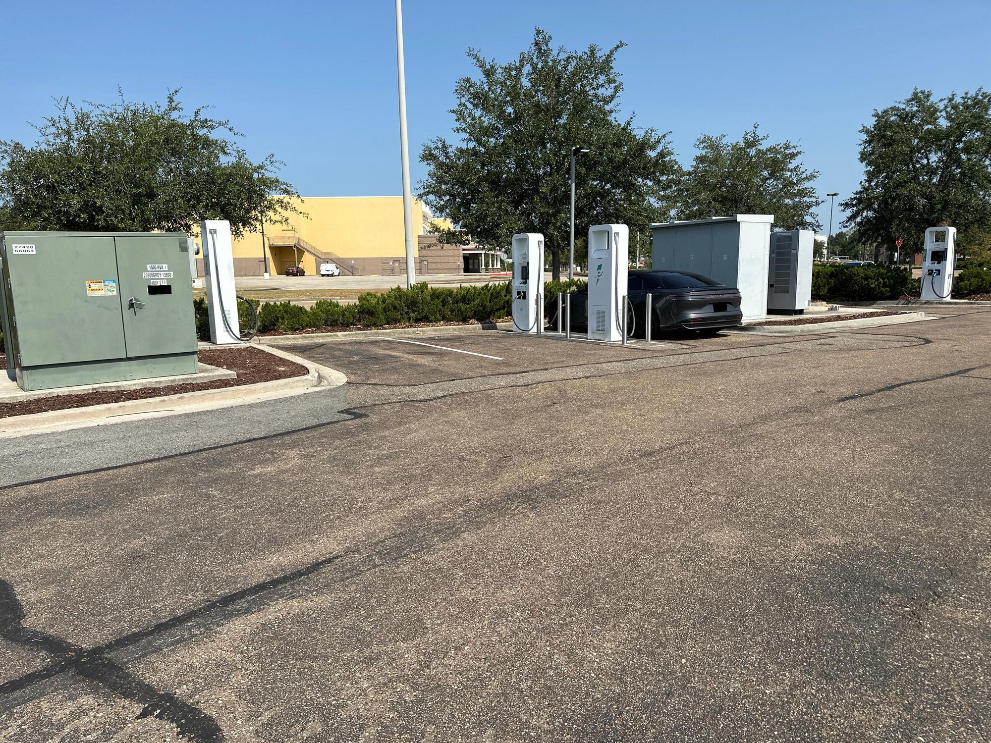 Hammond Square - Target | Hammond, LA | EV Station