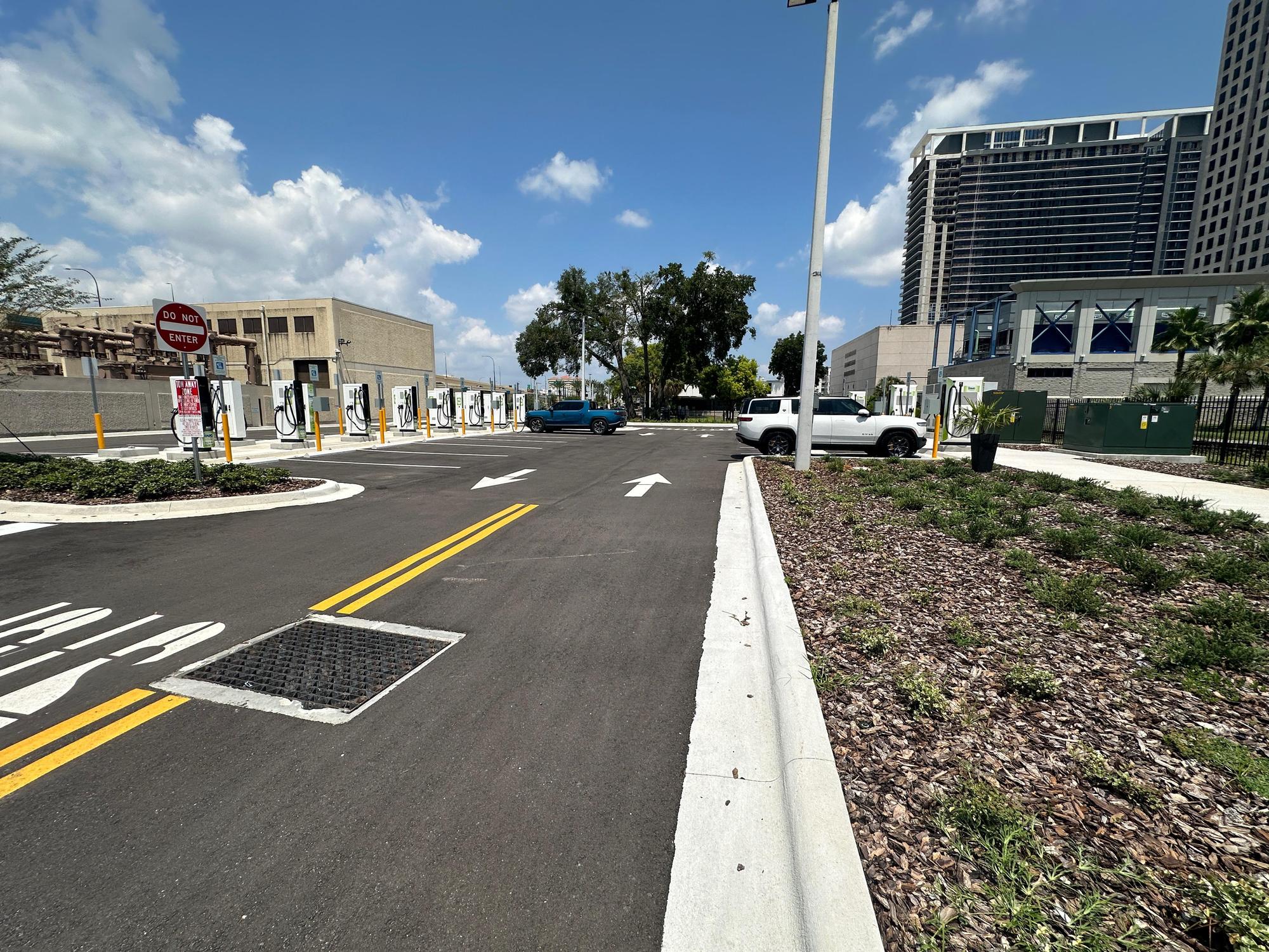 OUC Robinson ReCharge EV Hub | Orlando, FL | EV Station