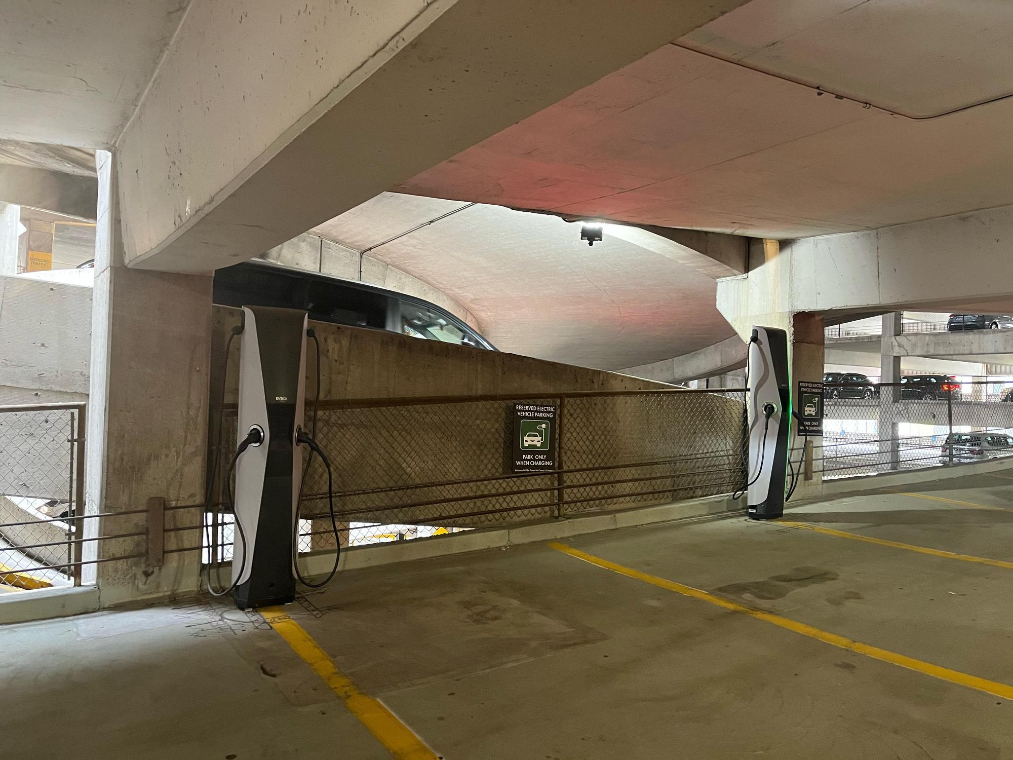 Hennepin County Government Center Ramp B | Minneapolis, MN | EV Station