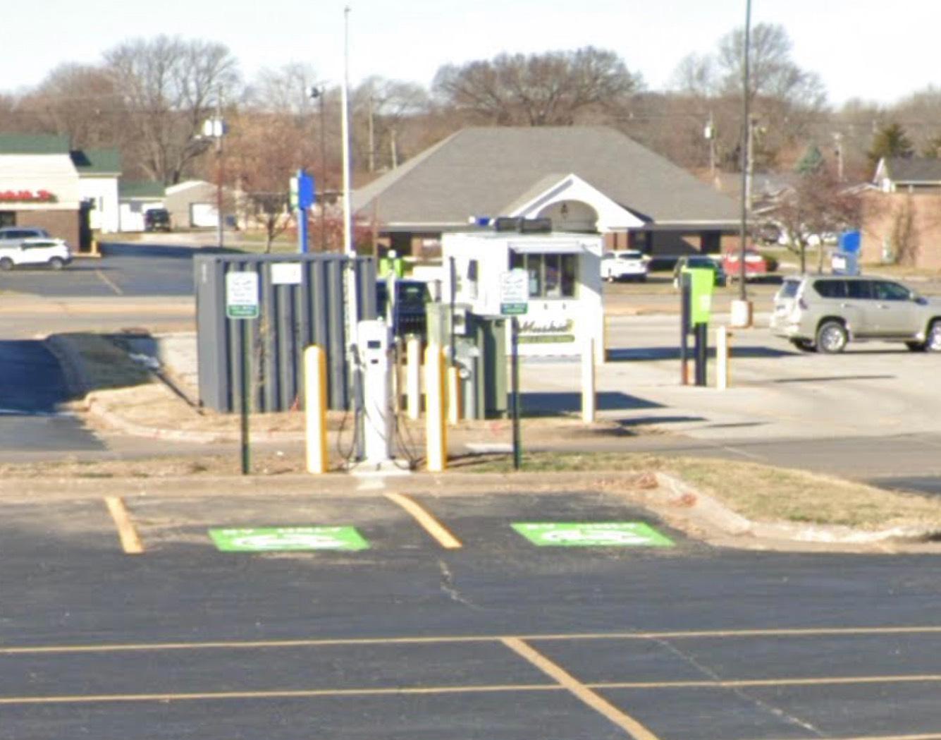 Muscatine Mall | Muscatine, IA | EV Station