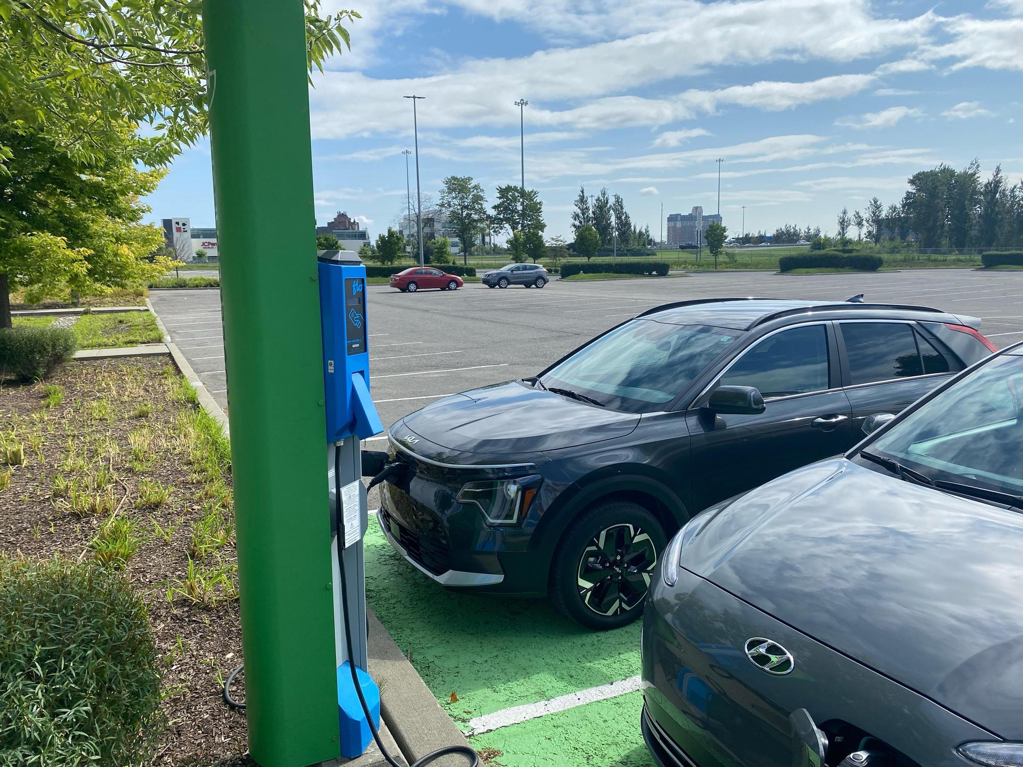 Cinéplex Colossus | Laval, QC | EV Station