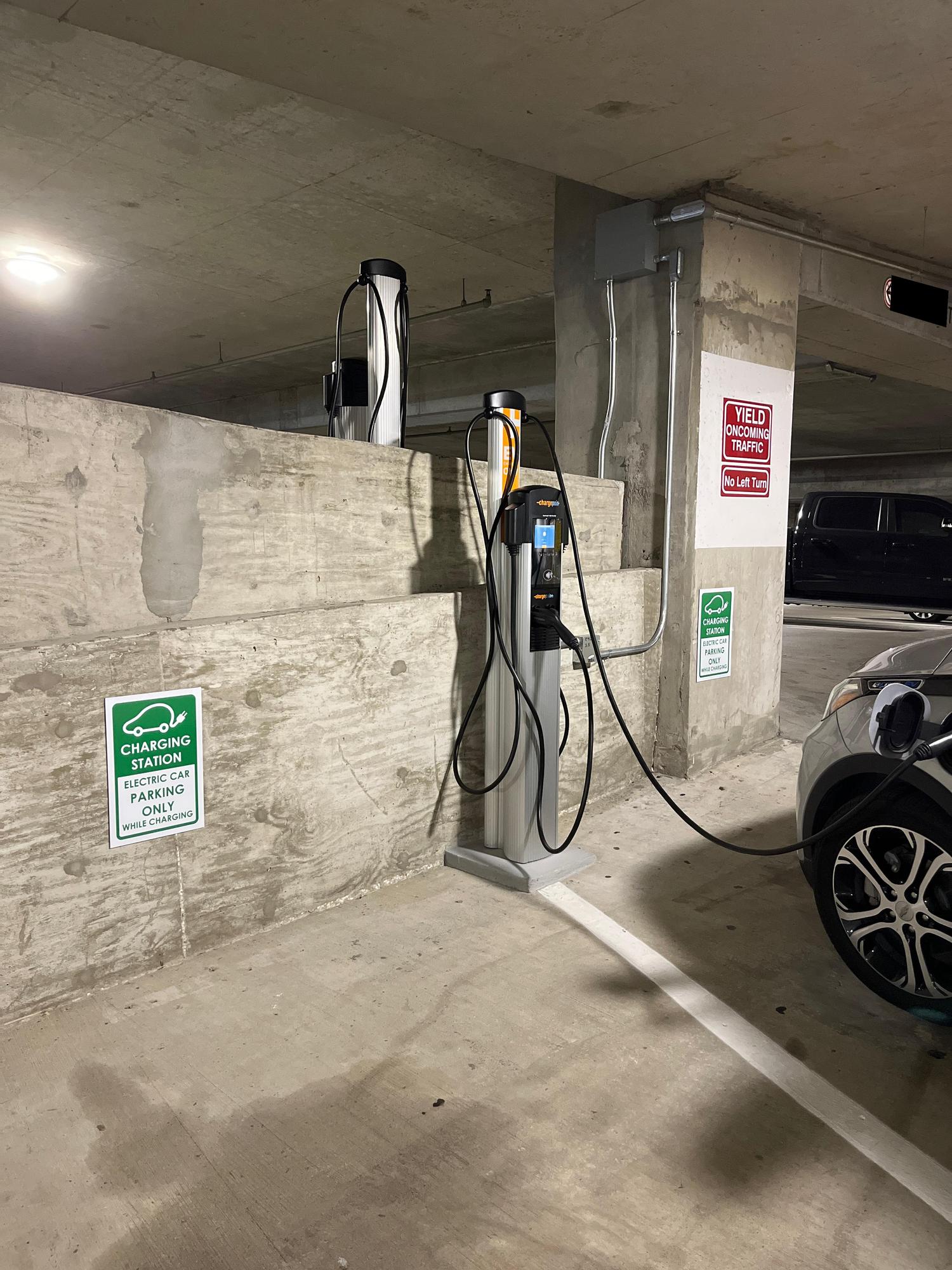 1000 Main St Garage | Houston, TX | EV Station