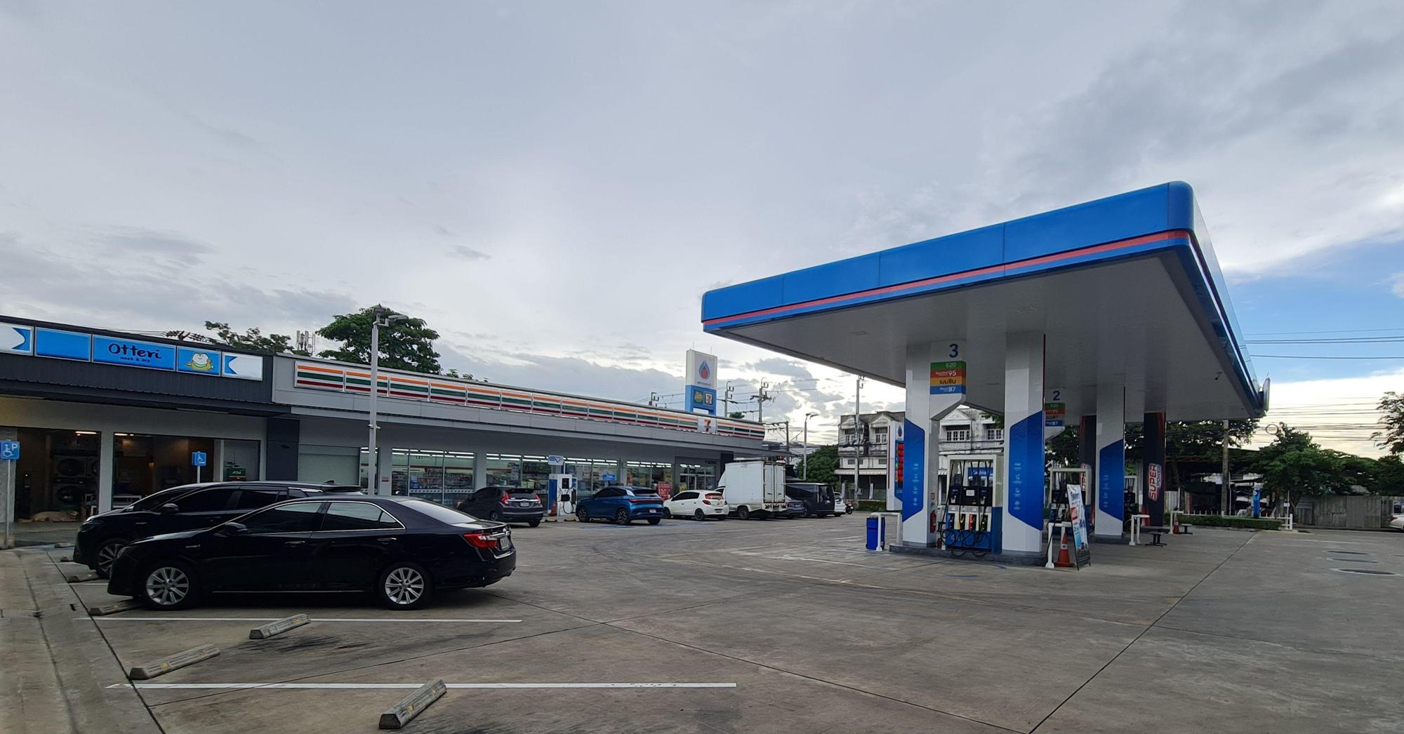 PTT Station Suan Phak 39 | 57/7, PTT Petrol Station, Suan Phak Road, Chimphli, Khet Taling Chan ...