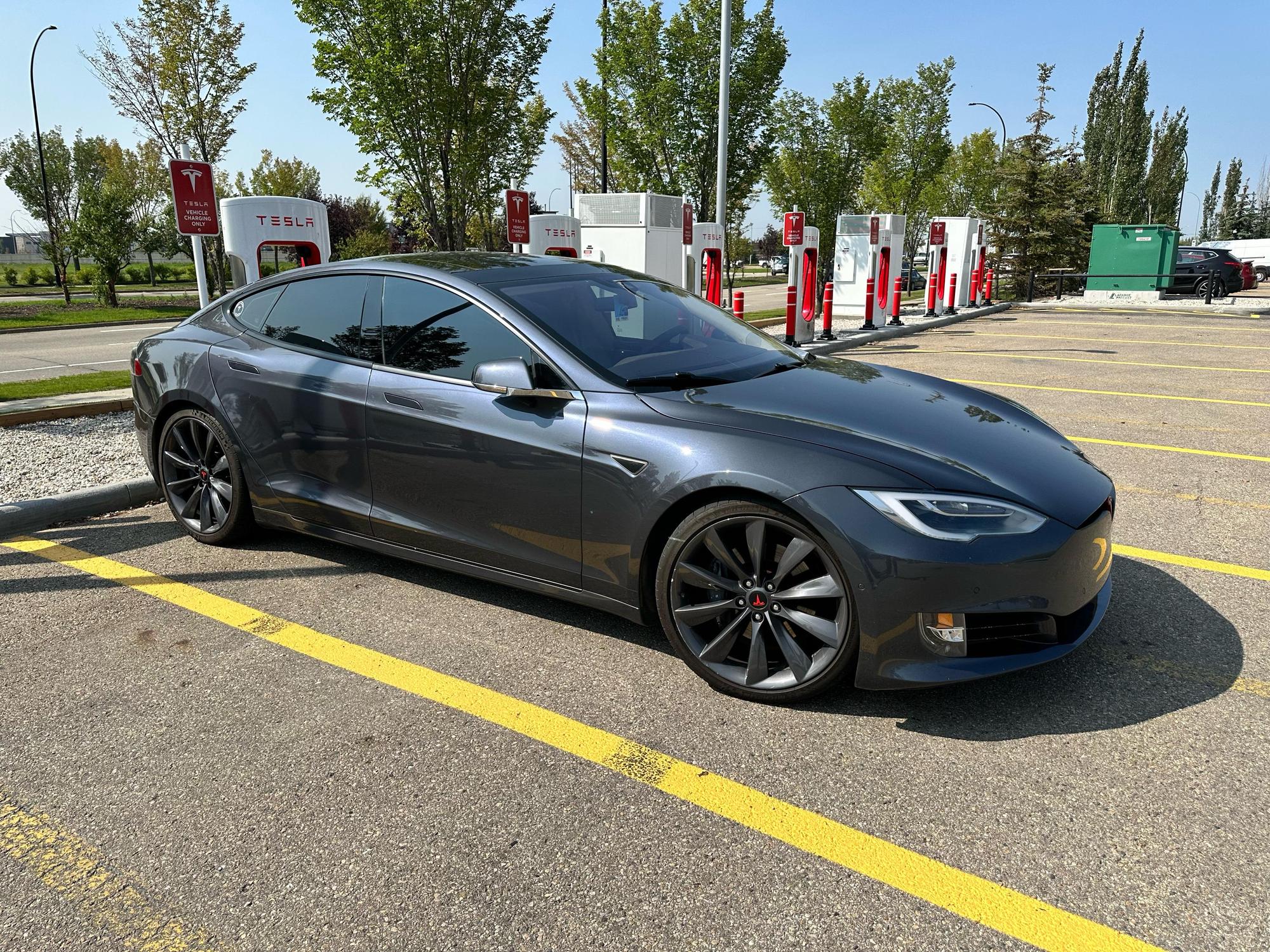 Currents of Windermere | Edmonton, AB | EV Station