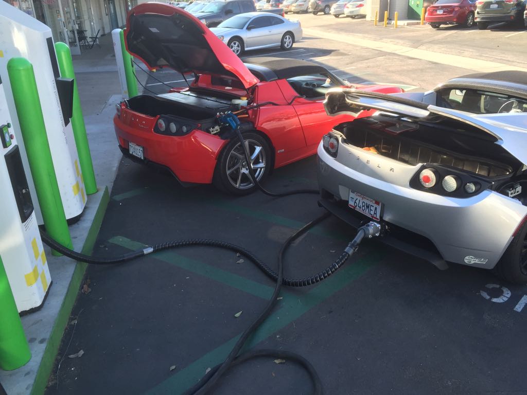 Larwin Square | Tustin, CA | EV Station