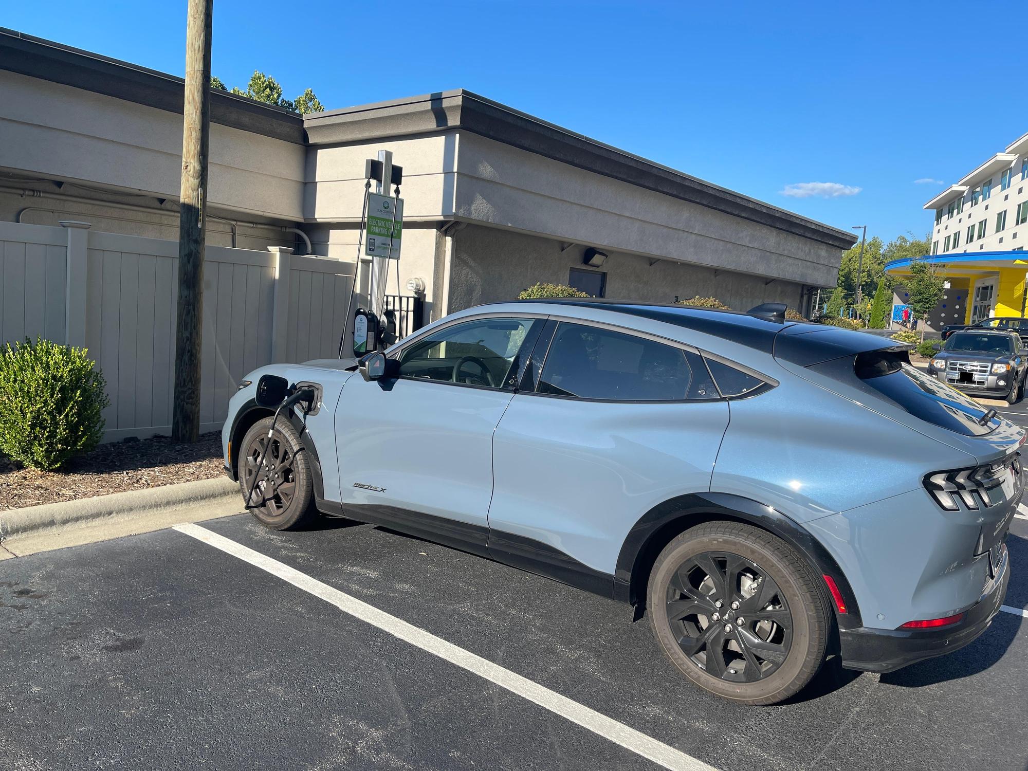 Best Western Asheville Tunnel Road | Asheville, NC | EV Station