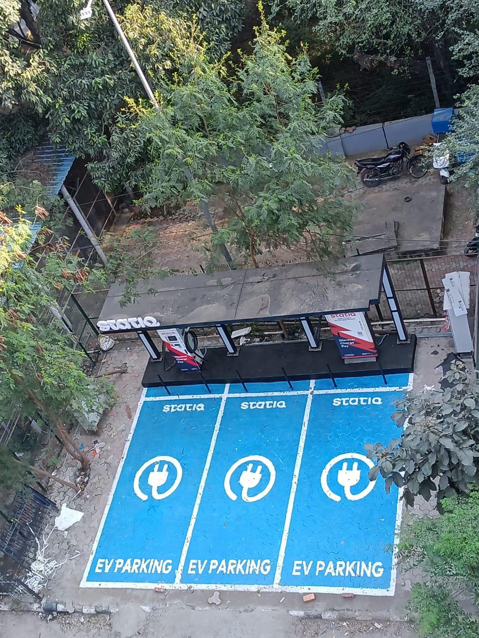 Statiq Hub @ Ghitorni Metro Station | New Delhi, DL | EV Station