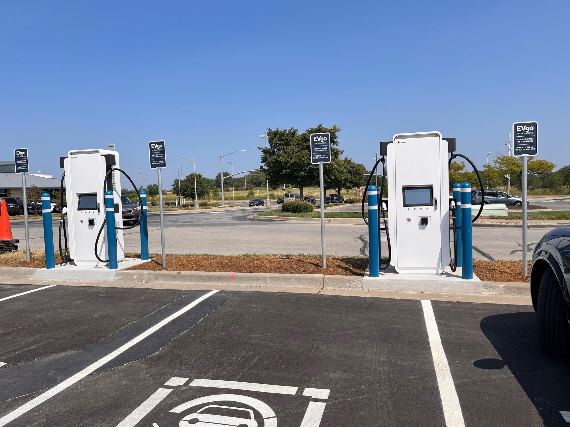 Tiffany Springs Market Center - Target | KCMO, MO | EV Station