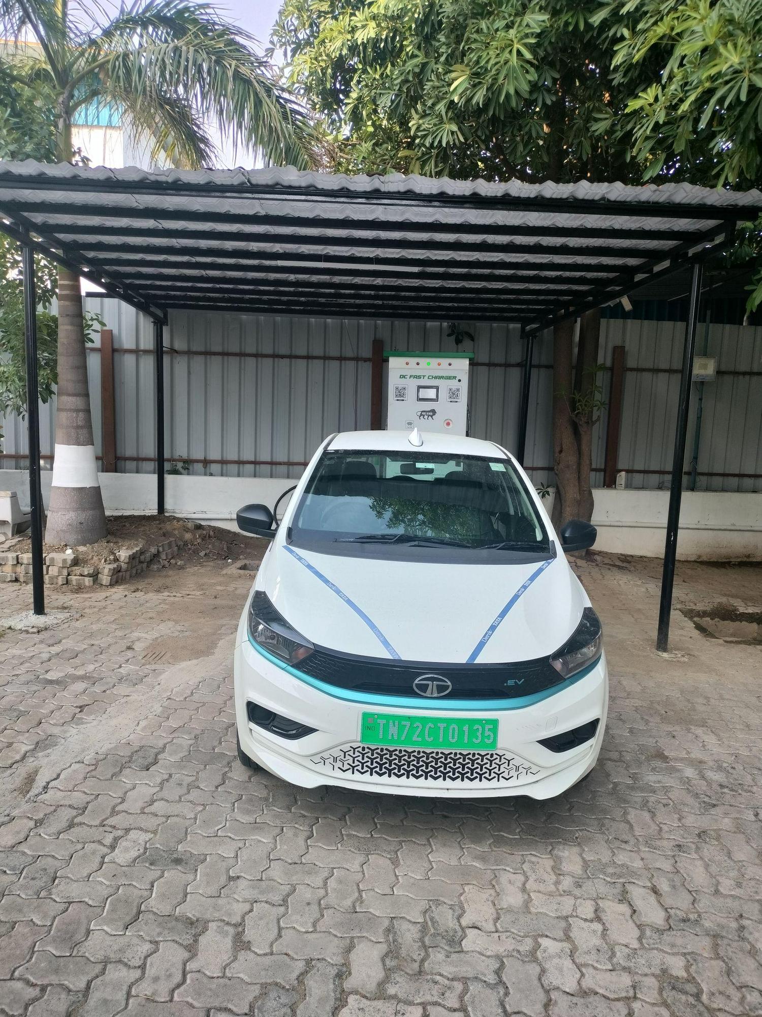 Hotel Aaryas | 60kW CCS2 Dual Gun EV charger | Relux EV Charging ...
