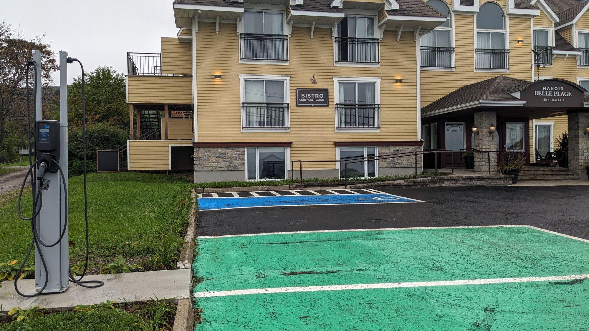 Hôtel le Manoir Belle Plage | Carleton-sur-Mer, QC | EV Station