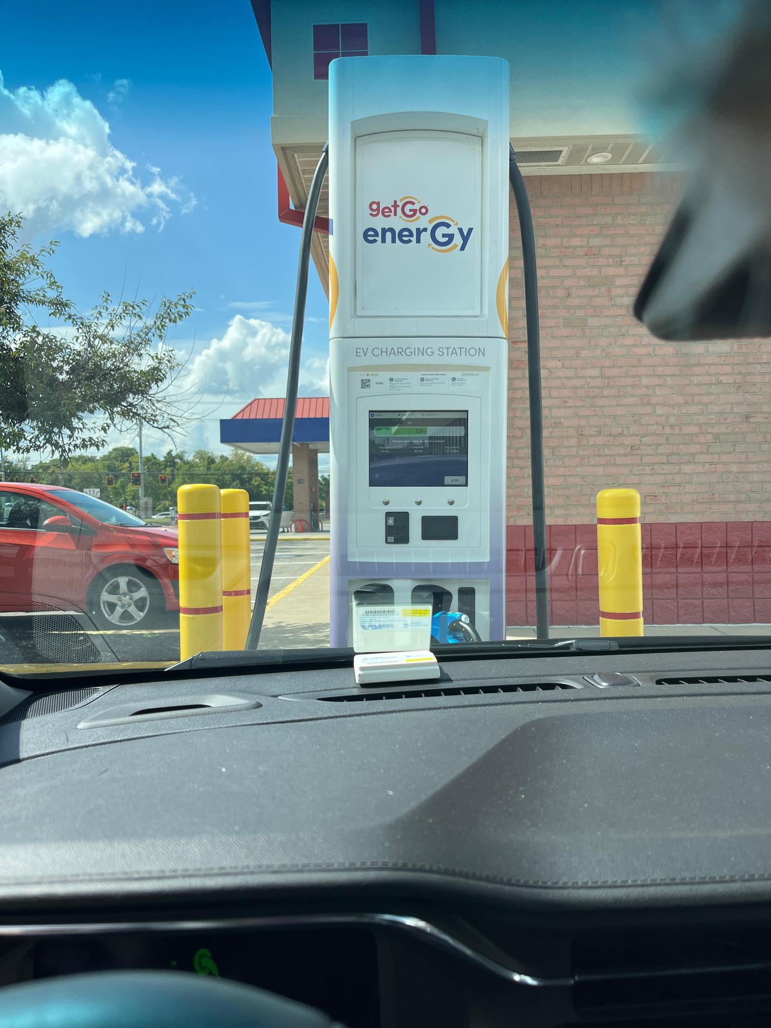 GetGo Café + Market & WetGo Car Wash | Lewis Center, OH | EV Station