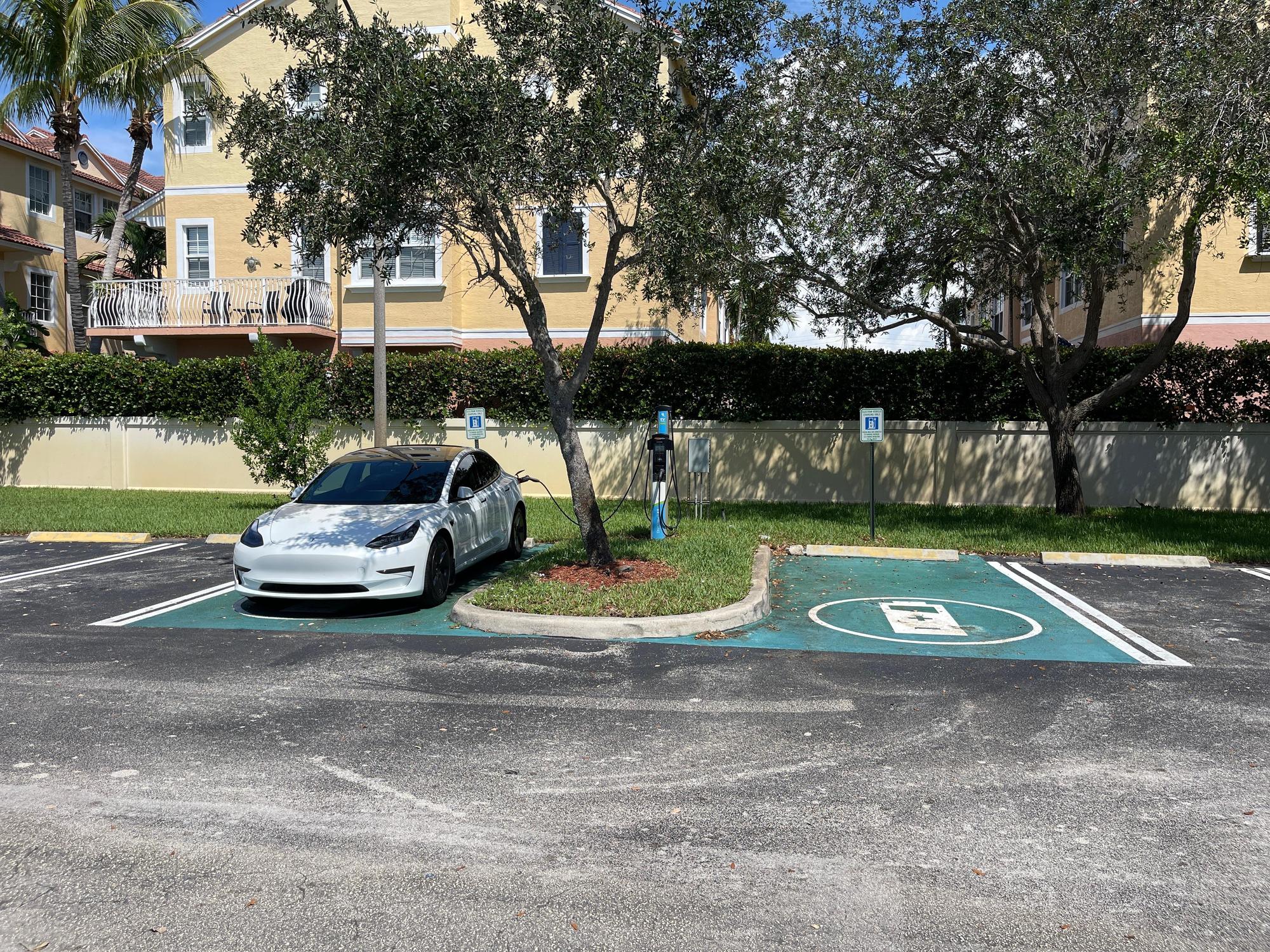 FPL EVOLUTION BOYNTON-COASTAL | Boynton Beach, FL | EV Station